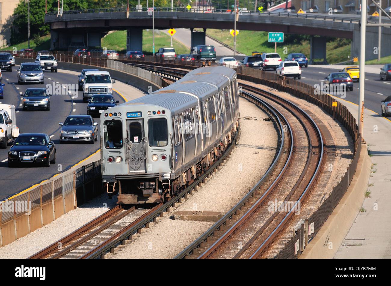 Chicago, Illinois, États-Unis. Un train de transit rapide Blue Line CTA ...