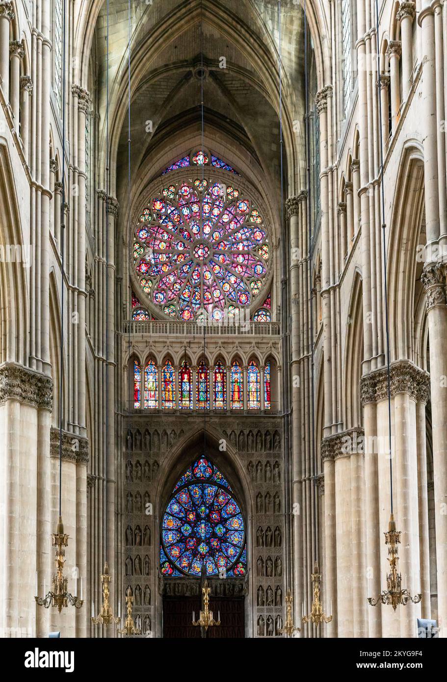 Reims cathedral stained glass windows Banque de photographies et d’images à haute résolution - Alamy