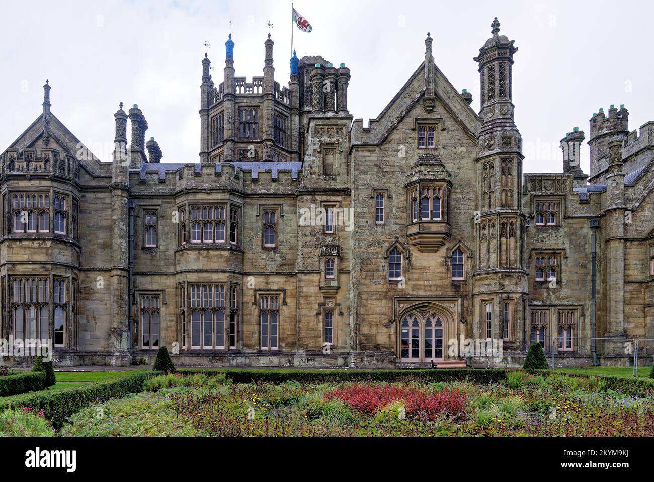 Maison victorienne de style gothique. Le château de Margam est un haut ...