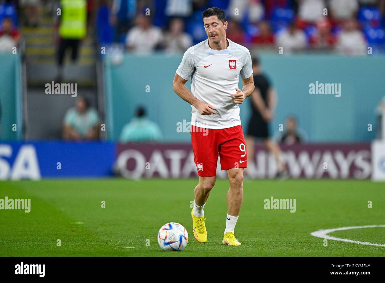 DOHA, QATAR - NOVEMBRE 30 : Robert Lewandowski de Pologne avant le ...