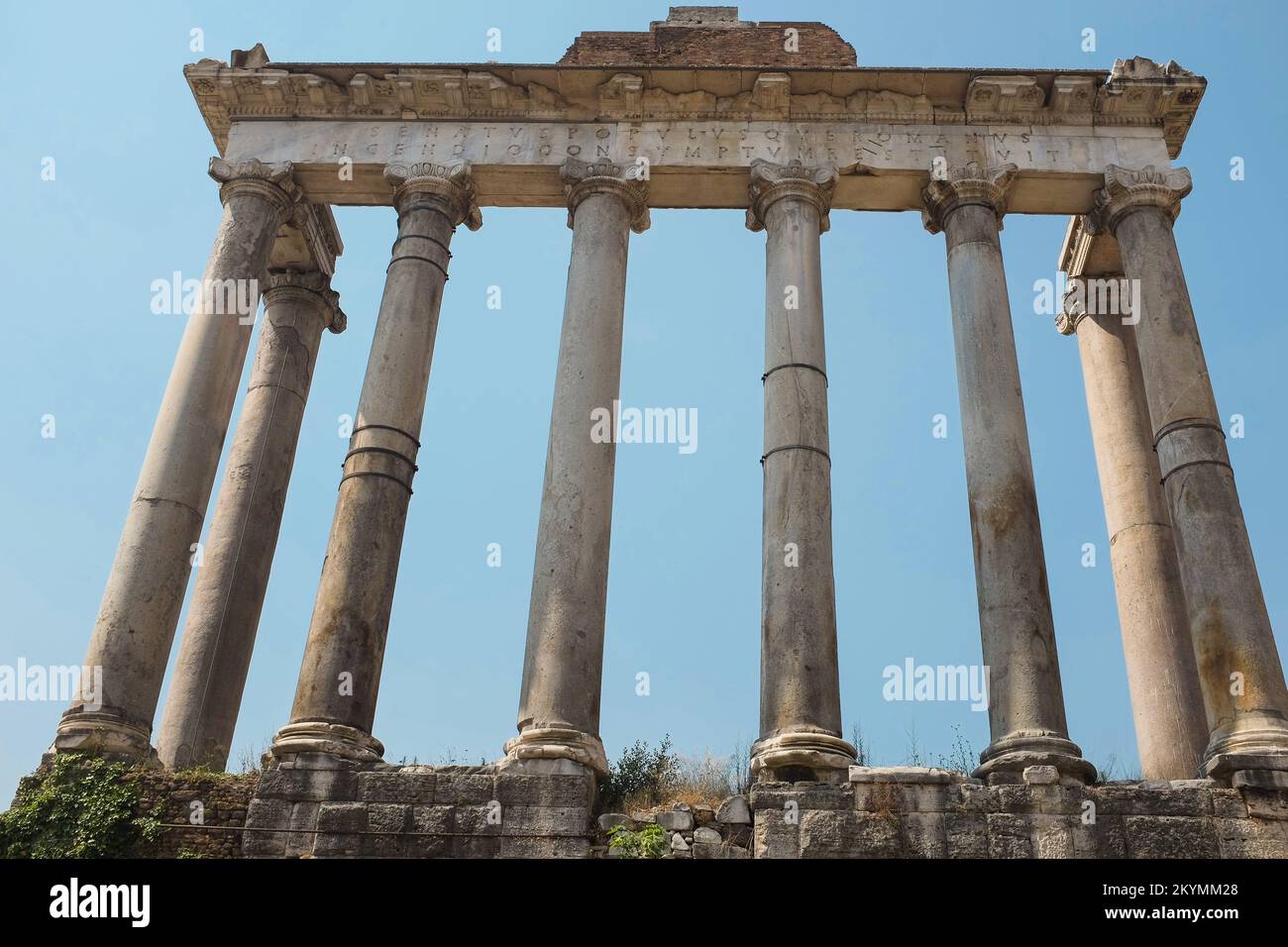 Rome, Italie - Temple de Saturne colonnes au Forum romain. Coeur de la ...