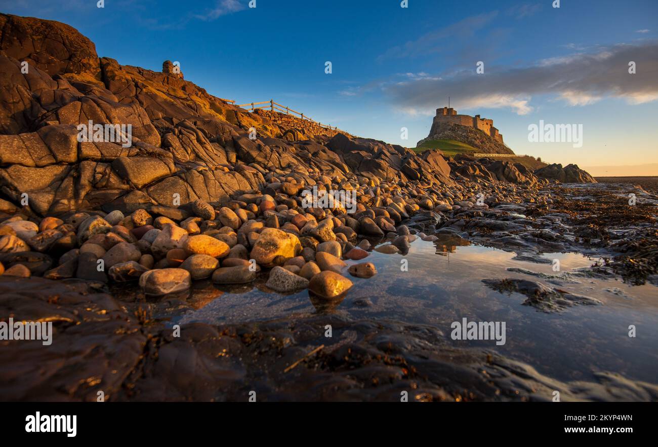 Château de Lindisfarne construit par le roi Henri VIII pour protéger l ...
