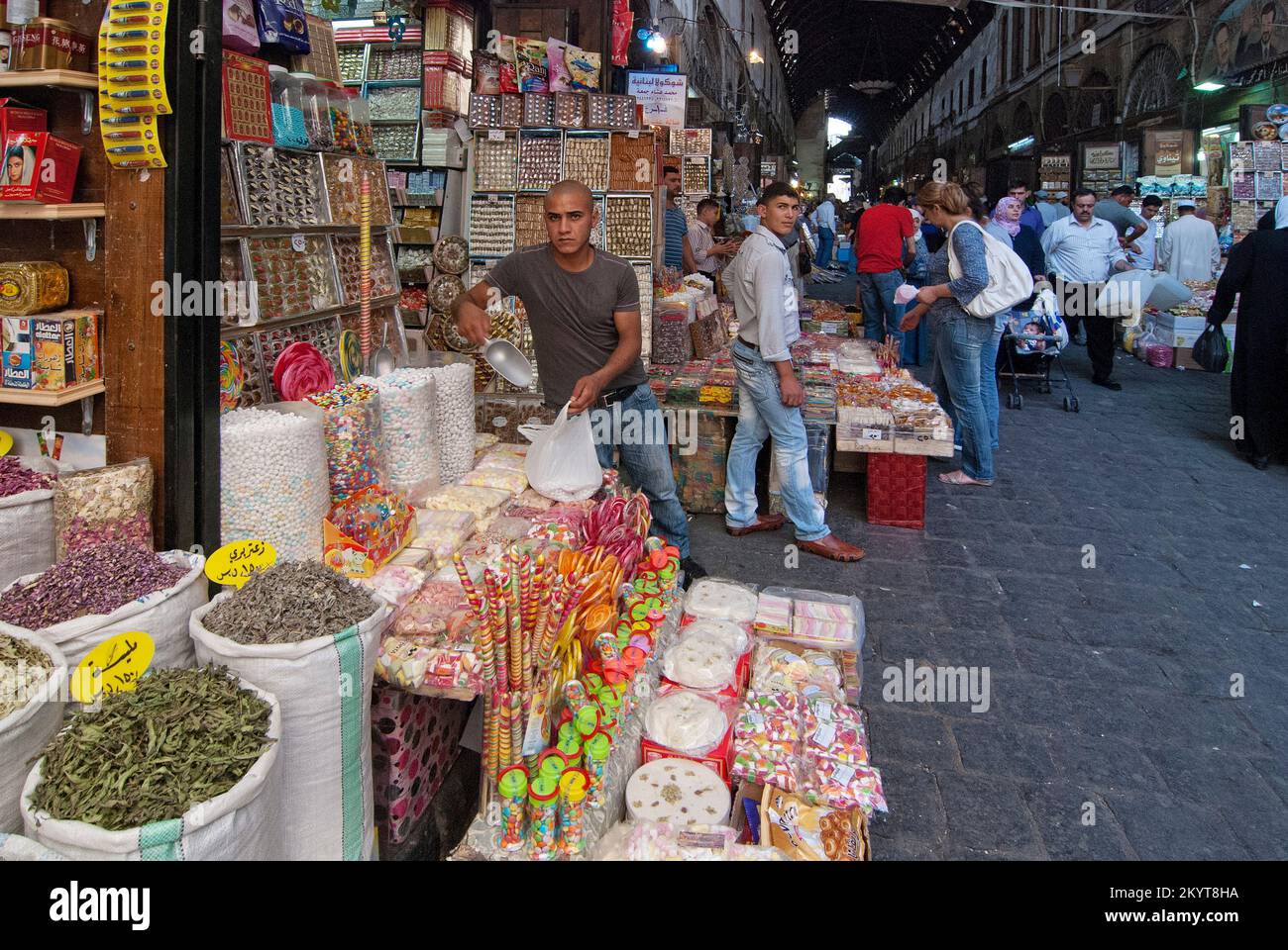 Damascus sweets Banque de photographies et d’images à haute résolution ...