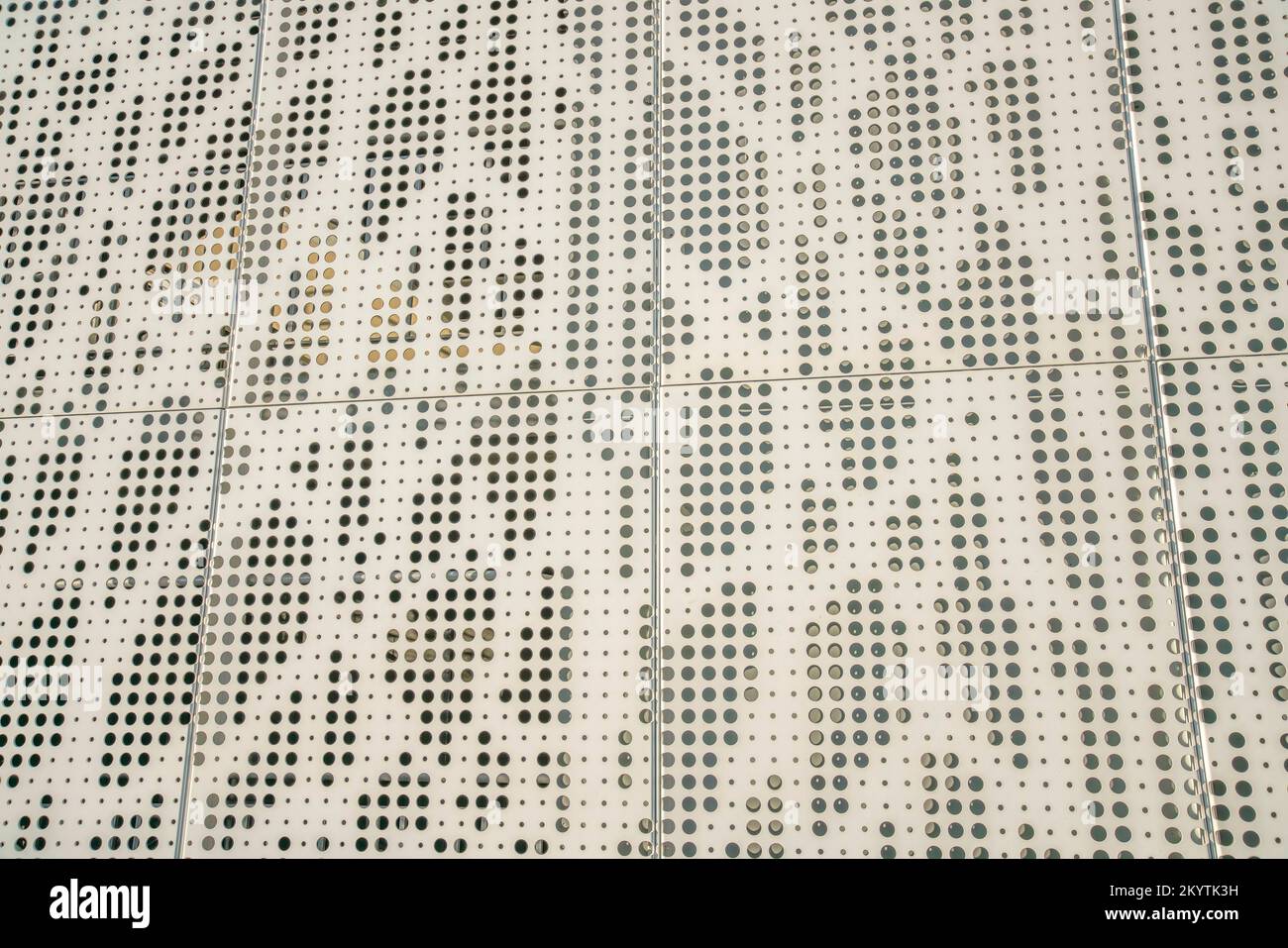 Perforated sheet metal cladding Banque de photographies et d’images à ...