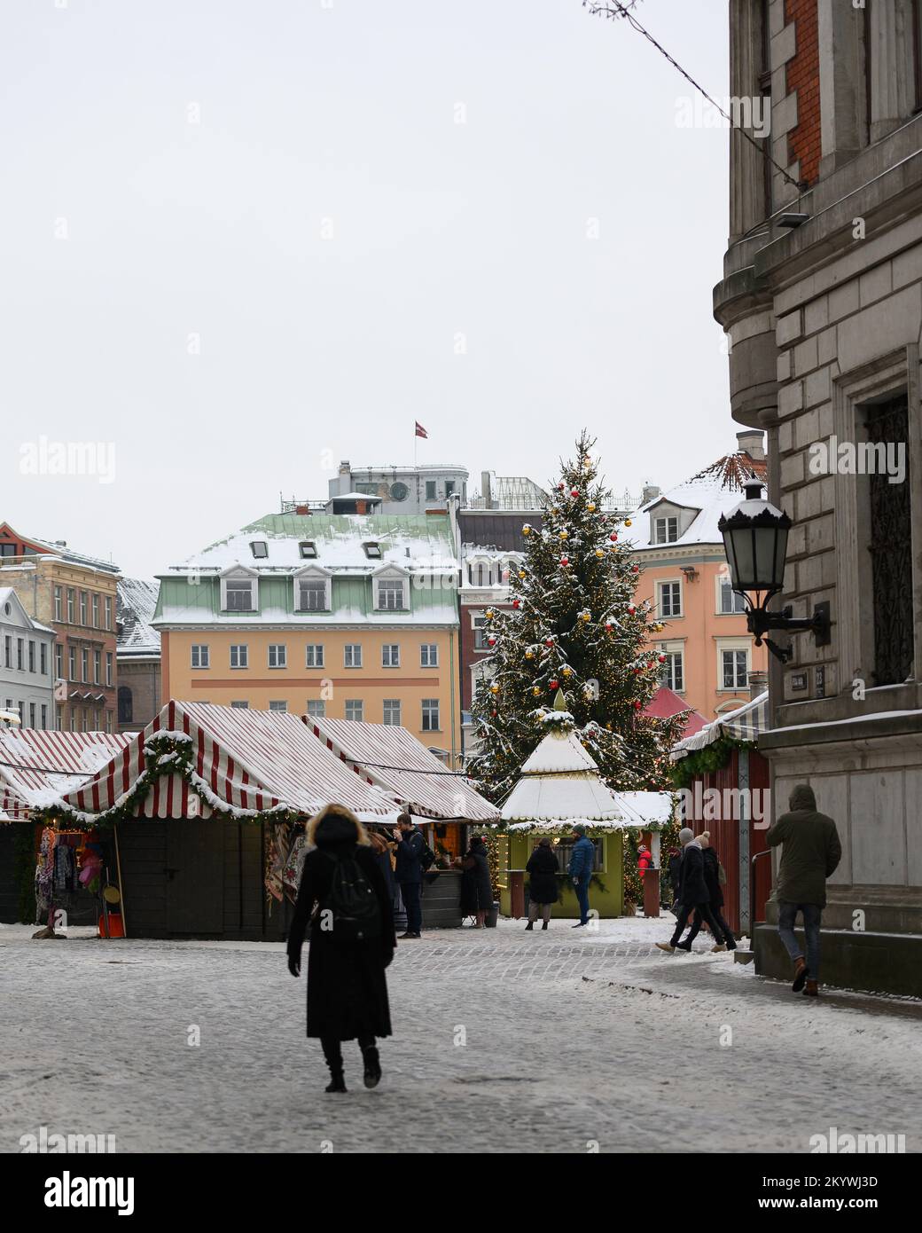 Riga, Lettonie, 28 novembre 2022 : bazar de Noël et arrangements à la ...