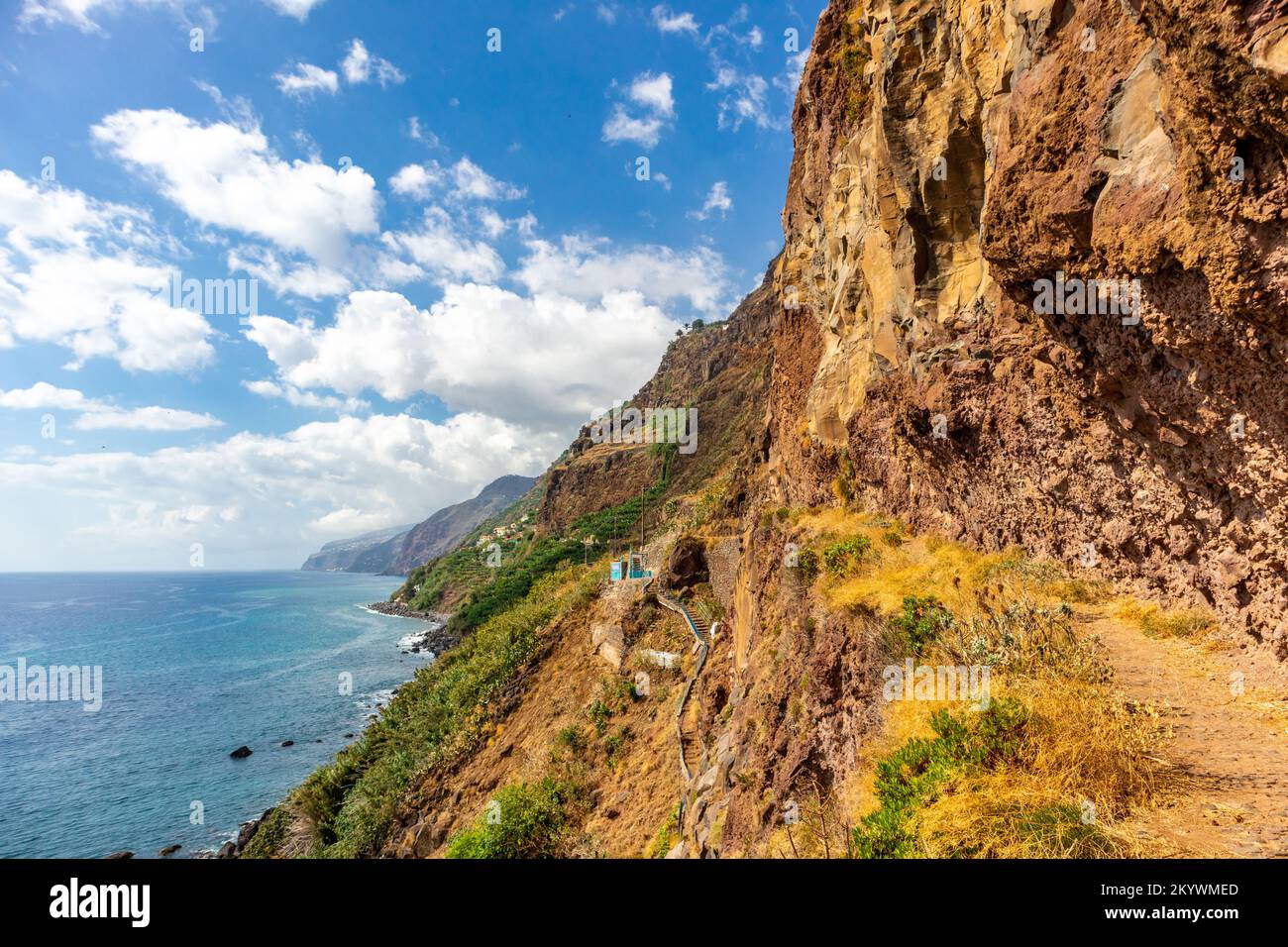 Sur le chemin de la côte ouest de madère avec une vue fantastique sur l ...