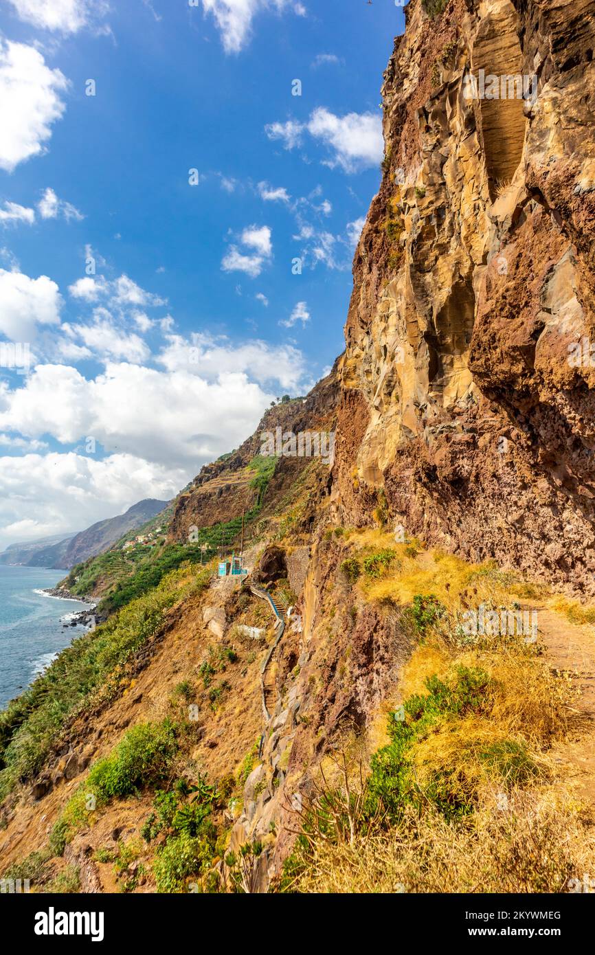 Sur le chemin de la côte ouest de madère avec une vue fantastique sur l ...