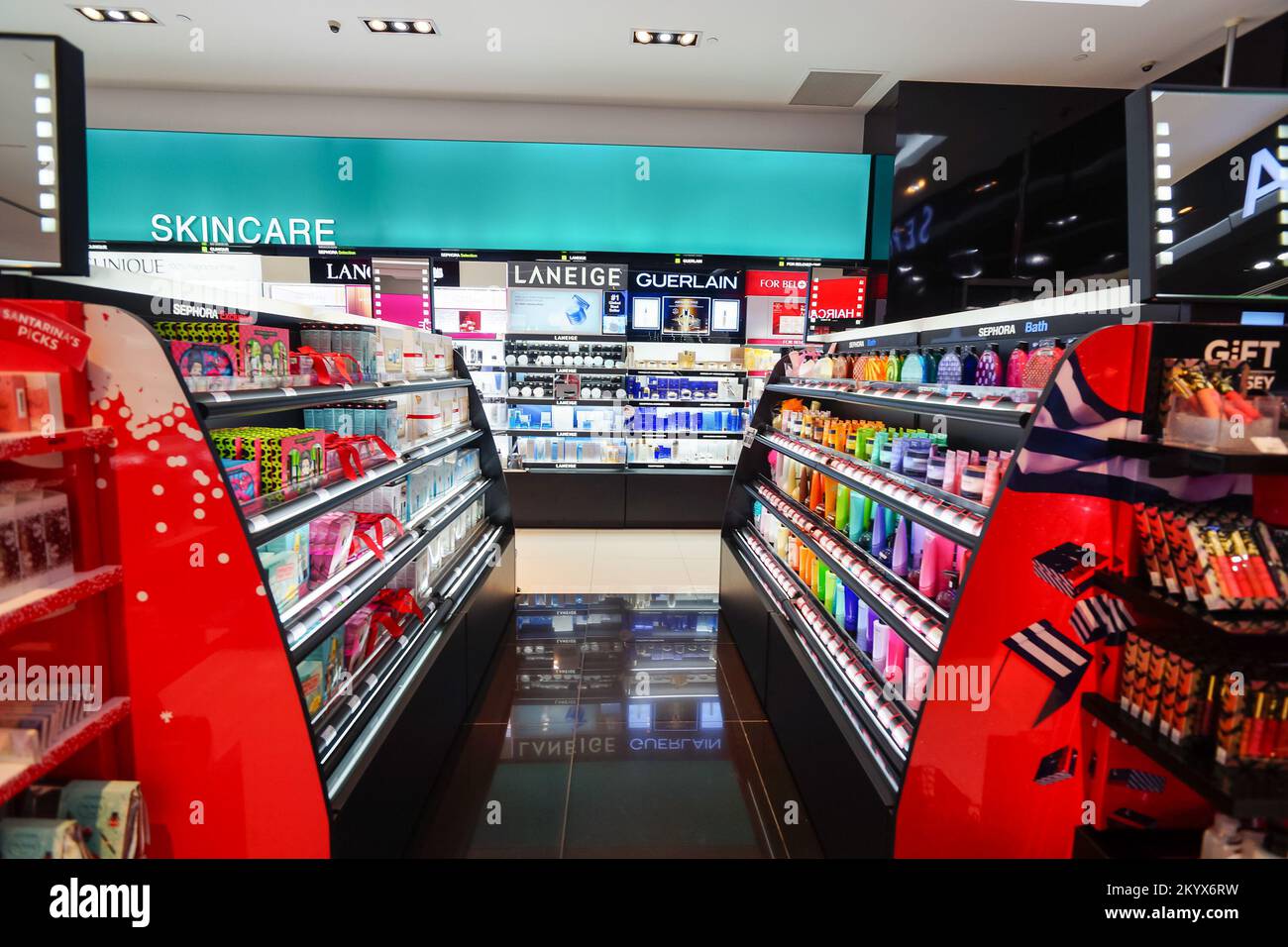 Sephora interior Banque de photographies et d’images à haute résolution ...