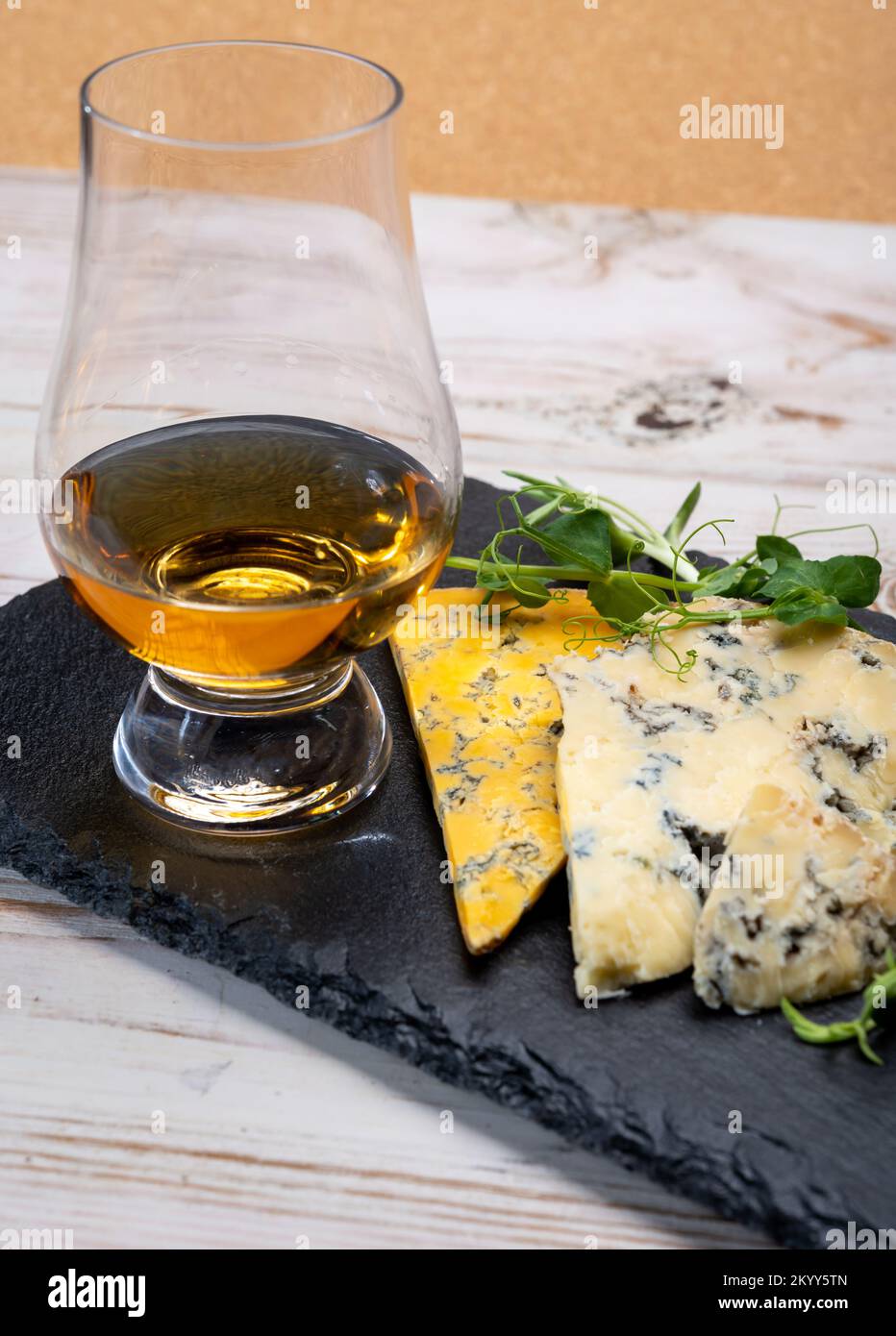 Pot de fromage stilton bleu anglais Banque de photographies et d’images ...