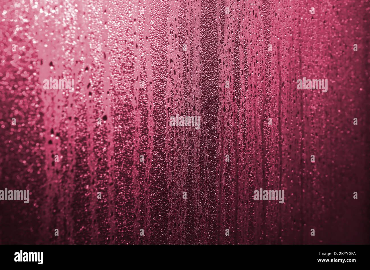 La texture du verre embué avec beaucoup de gouttes et gouttes de ...