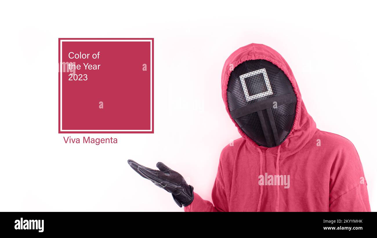 Squid Game garde rose tient la main avec la couleur de l'année 2023 ...