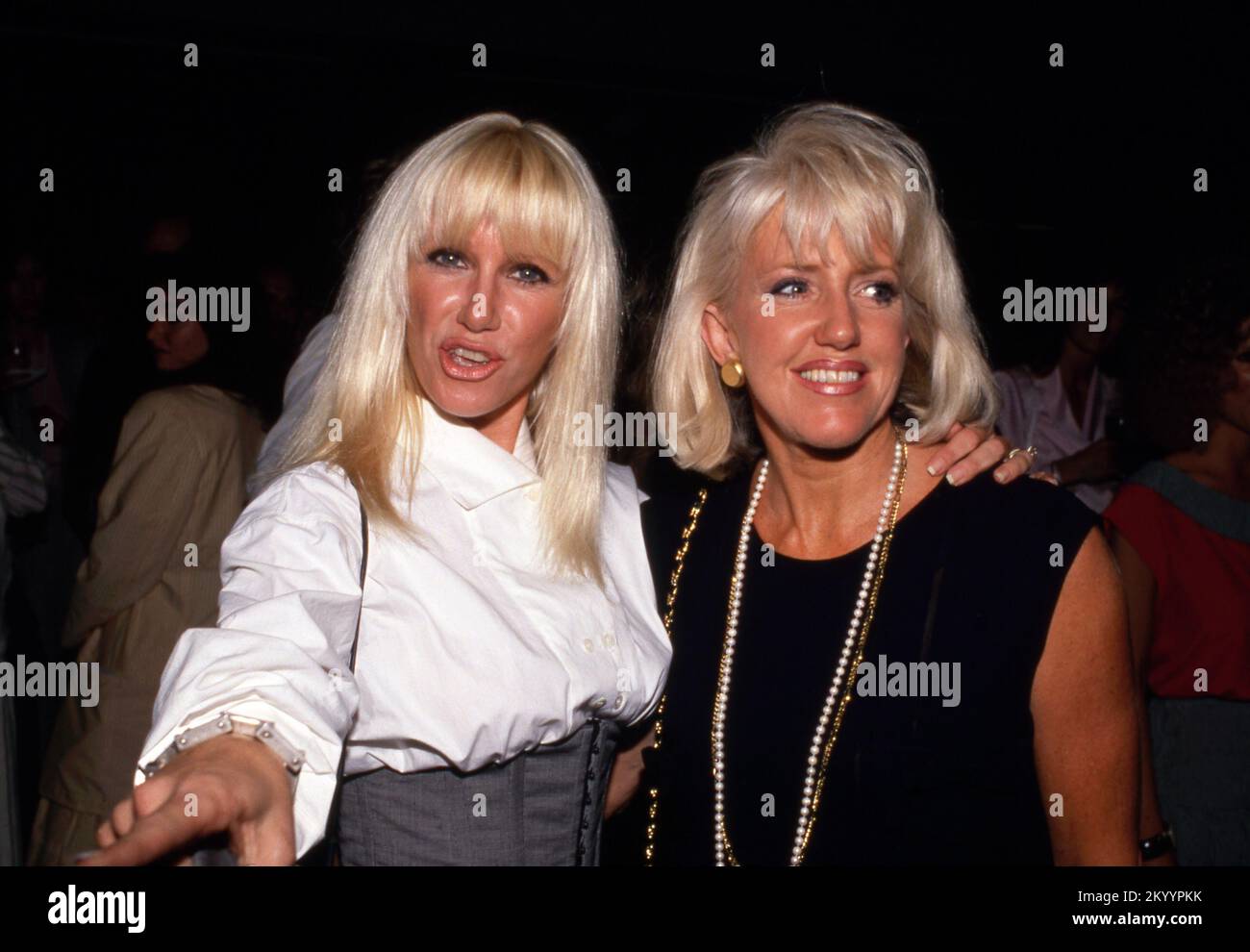 Suzanne Somers et sœur Maureen Gilmartin Mai 1988 crédit: Ralph ...
