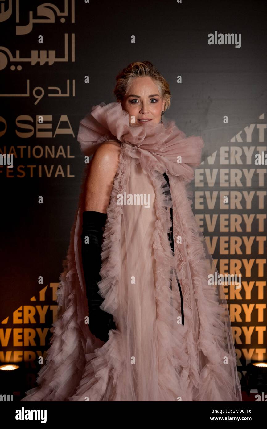 L'actrice AMÉRICAINE Sharon Stone marche sur le tapis rouge lorsqu'elle ...