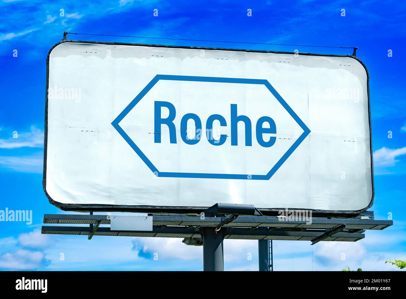 POZNAN, POL - OCT 28, 2022: Panneau publicitaire affichant le logo de ...