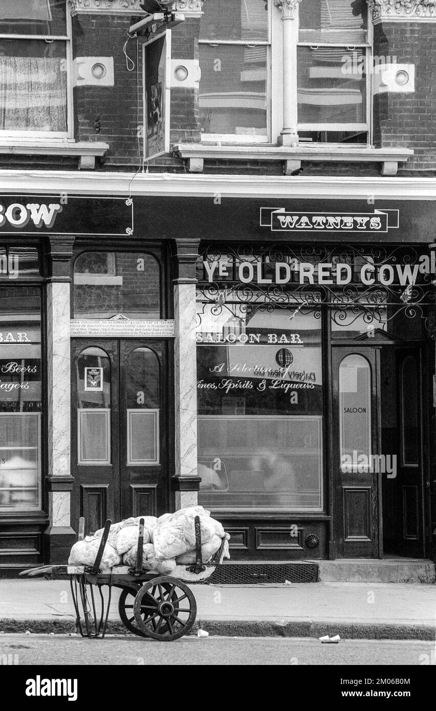 Smithfield pub Banque d'images noir et blanc - Alamy