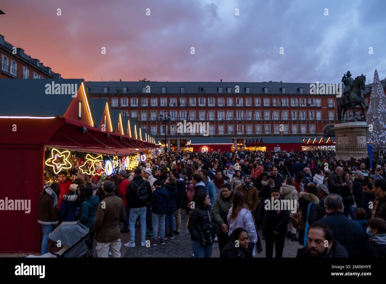 Madrid, Espagne 03 décembre 2022. Marché de Noël sur la célèbre Plaza ...