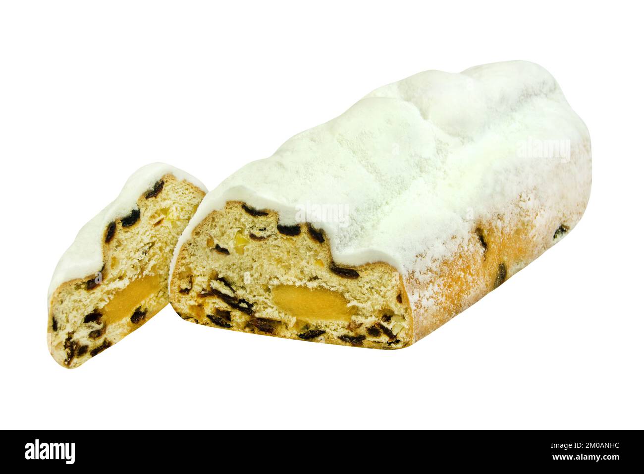 Gâteau de Noël allemand Stollen avec sucre glace isolé sur fond blanc ...