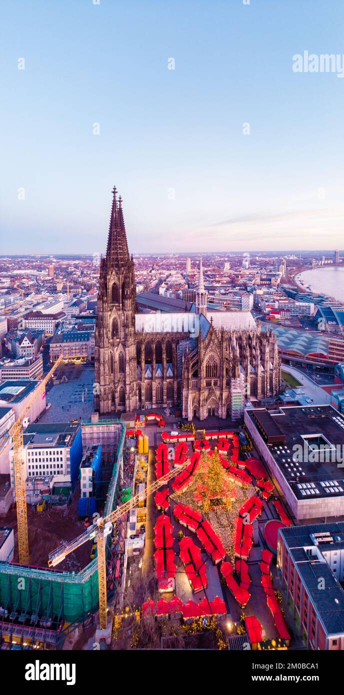 Marché de Noël de Cologne Allemagne, vue aérienne de drone sur Cologne ...