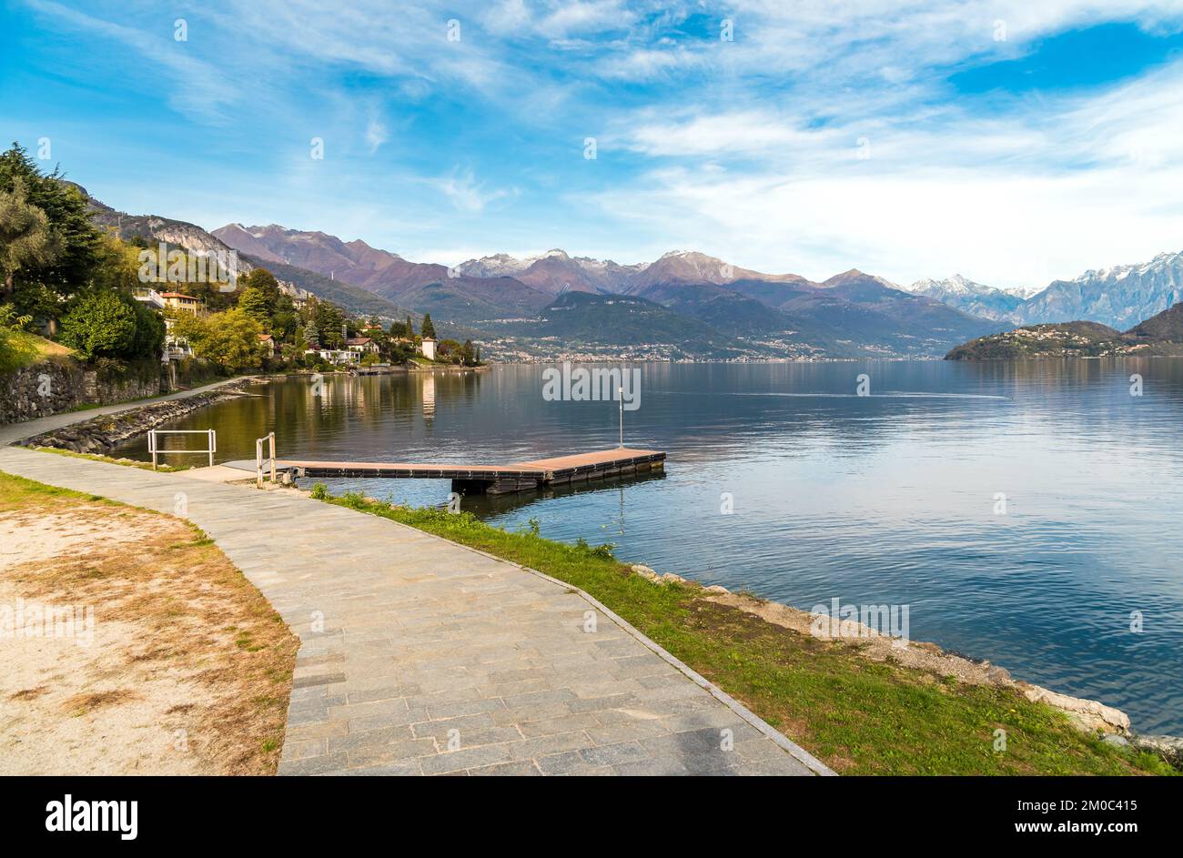 Paysage du lac de Côme depuis le lac du village de Cremia, Lombardie ...