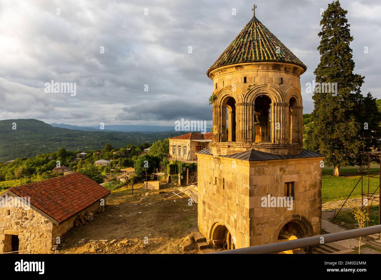 Belfry du monastère de la Gelati (clocher), complexe monastique ...