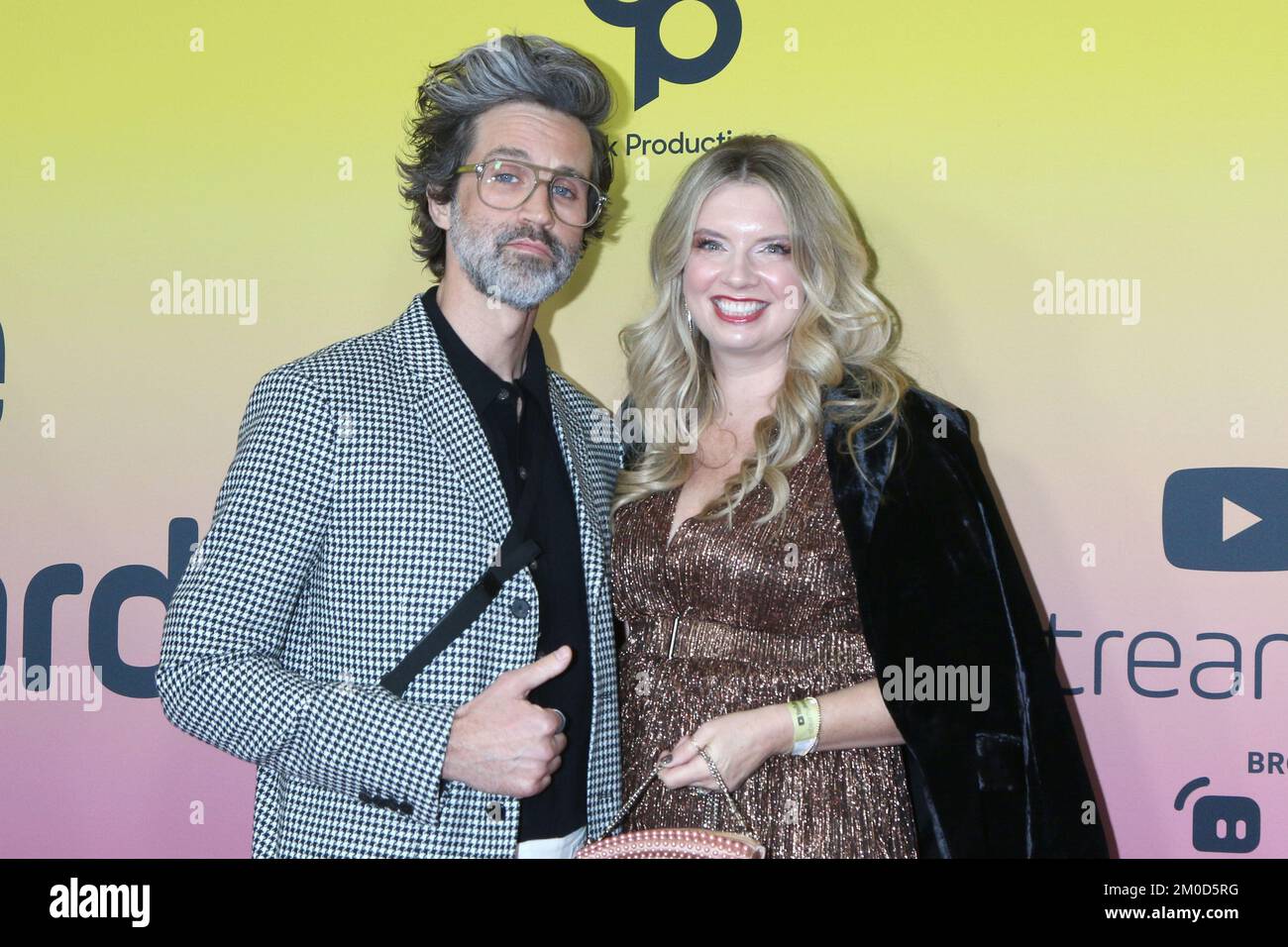 LOS ANGELES - DEC 4: Link Neal, Christy Neal aux Streamy Awards 2022 à ...