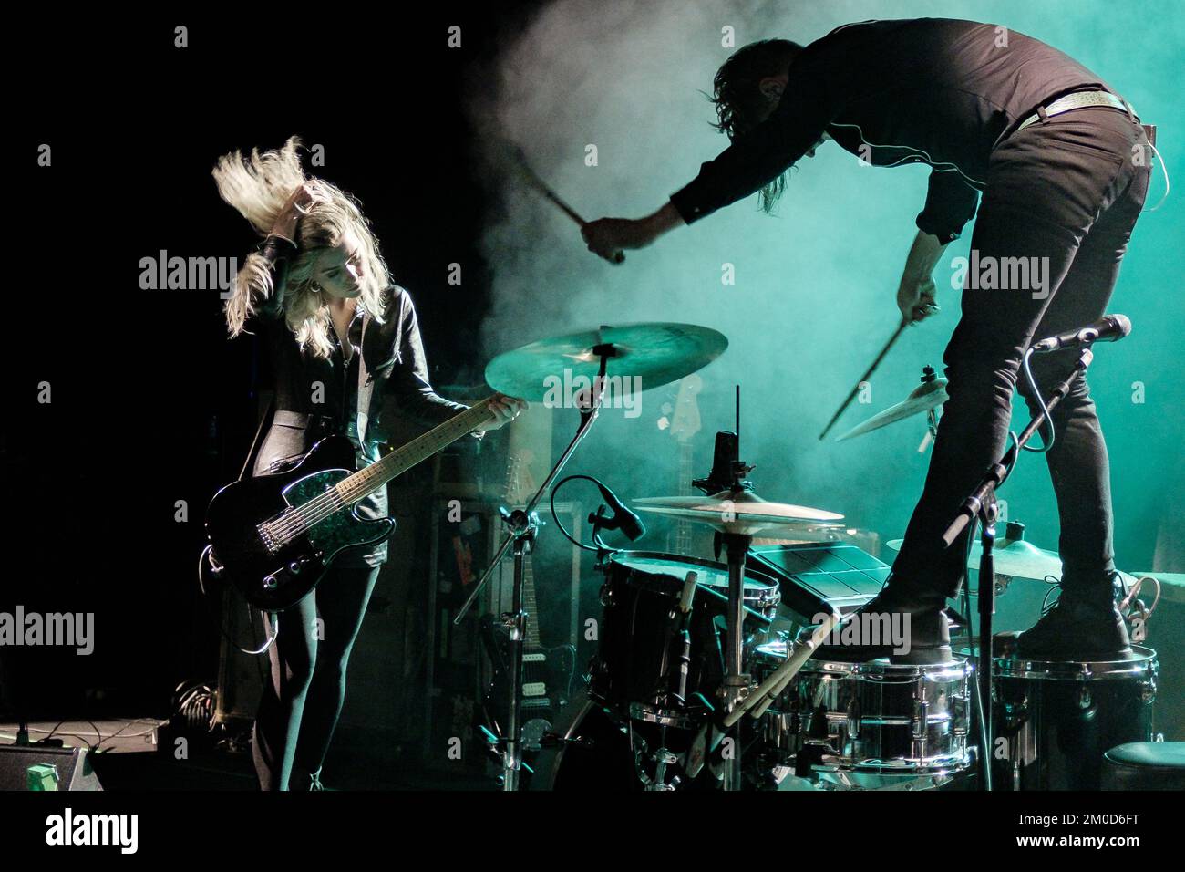 Laura mary carter blood red shoes Banque de photographies et d’images à ...