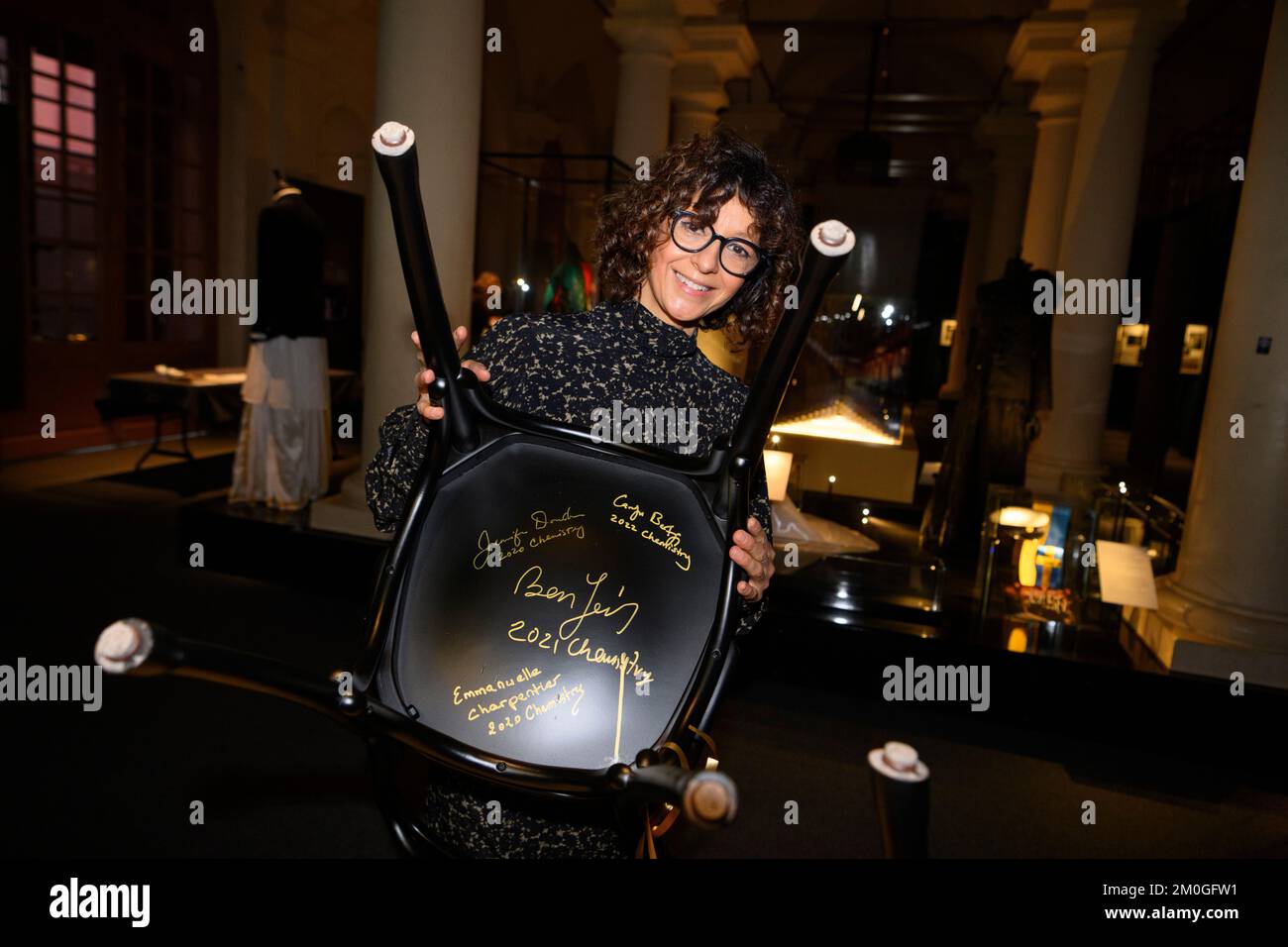 Prix Nobel de chimie 2020 Emmanuelle Charpentier de France signe une ...