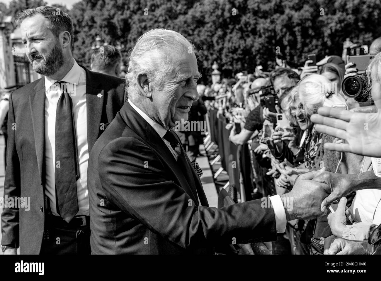 Le jour suivant le départ de la reine Elizabeth II, son fils le nouveau ...