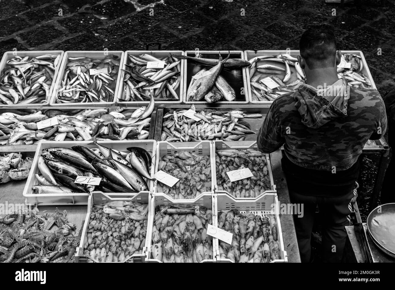 Marché aux poissons en sicile Banque d'images noir et blanc - Alamy