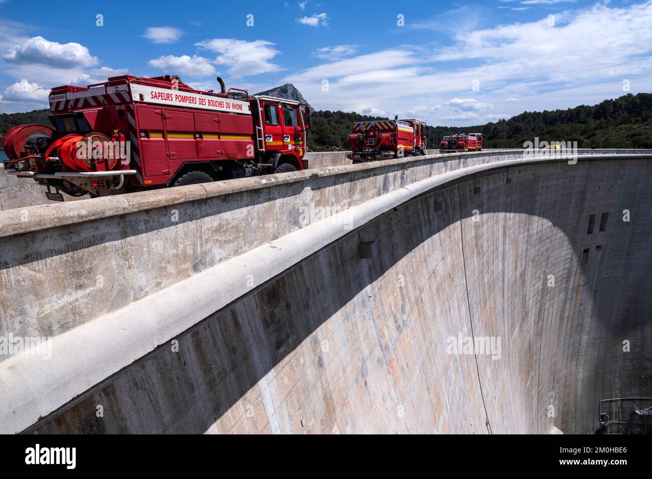 Barrage fire Banque de photographies et d’images à haute résolution - Alamy