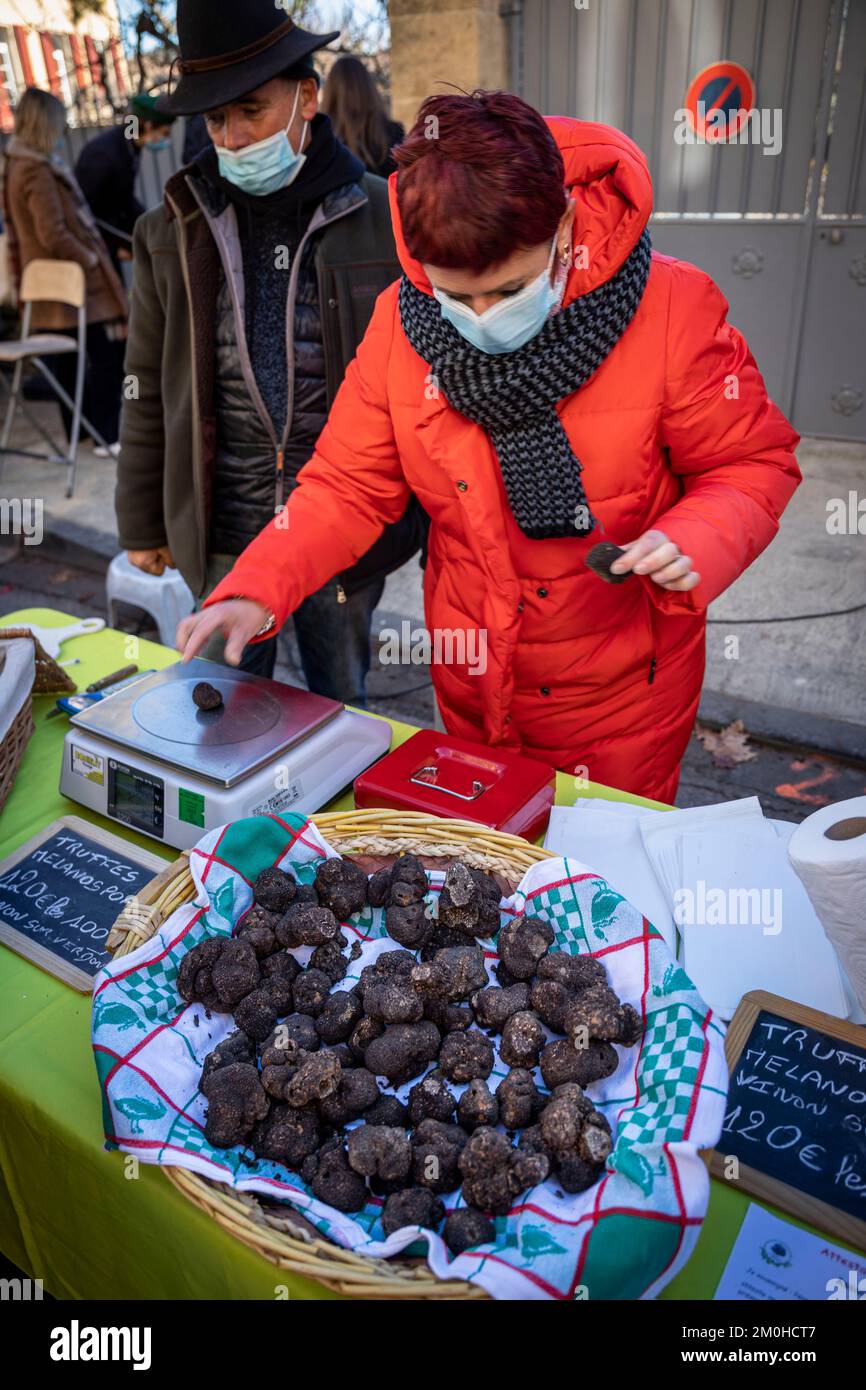 France, Bouches-du-RH?ne, Rognes, le grand marché de la truffe et de la ...