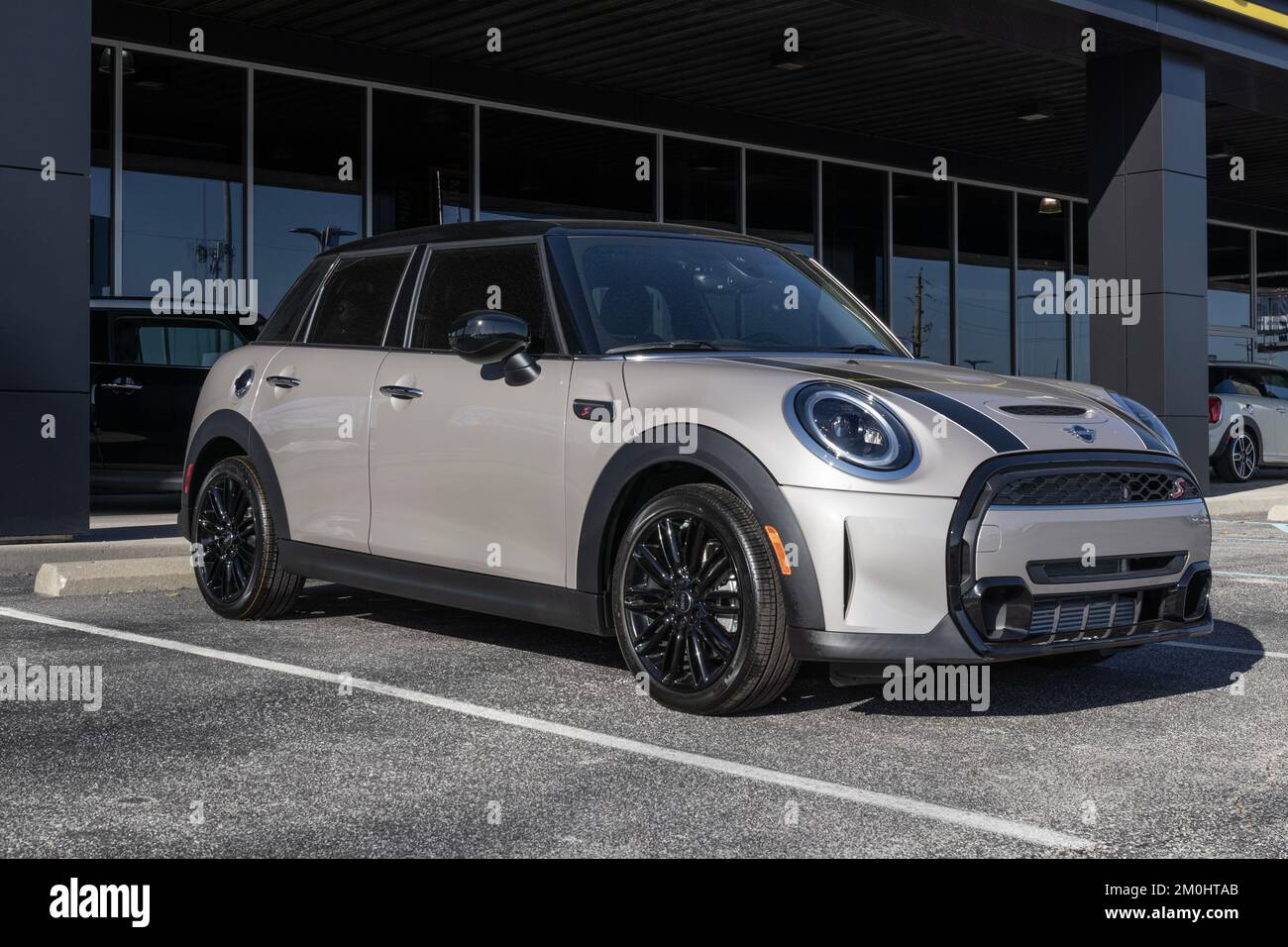 Indianapolis - Circa décembre 2022: Mini Cooper S Hardtop display dans ...
