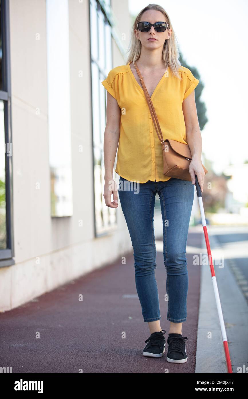 Fille aveugle canne Banque de photographies et d’images à haute ...