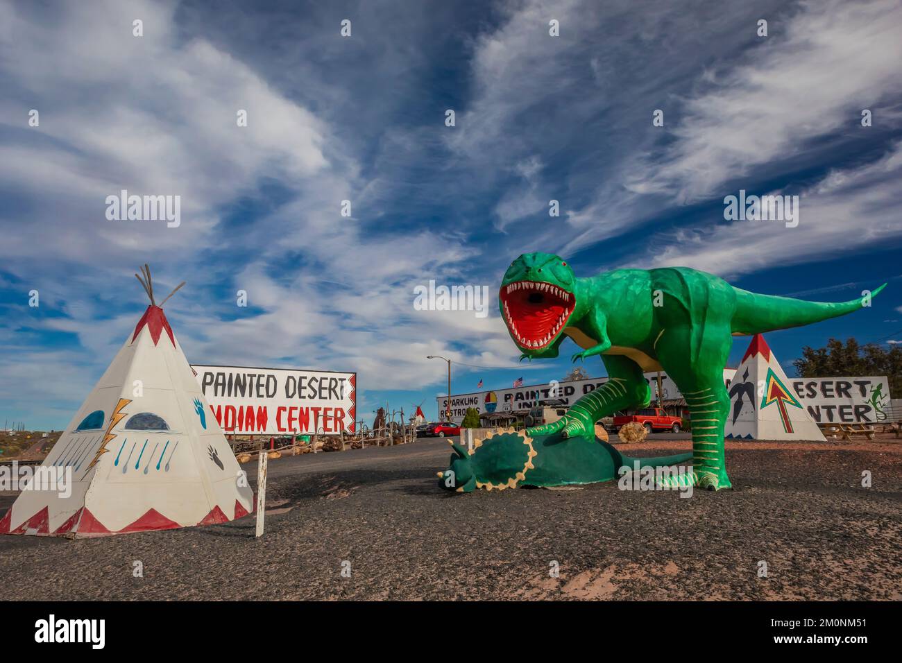 T-Rex au Painted Desert Indian Center sur la route 66 près de Holbrook ...