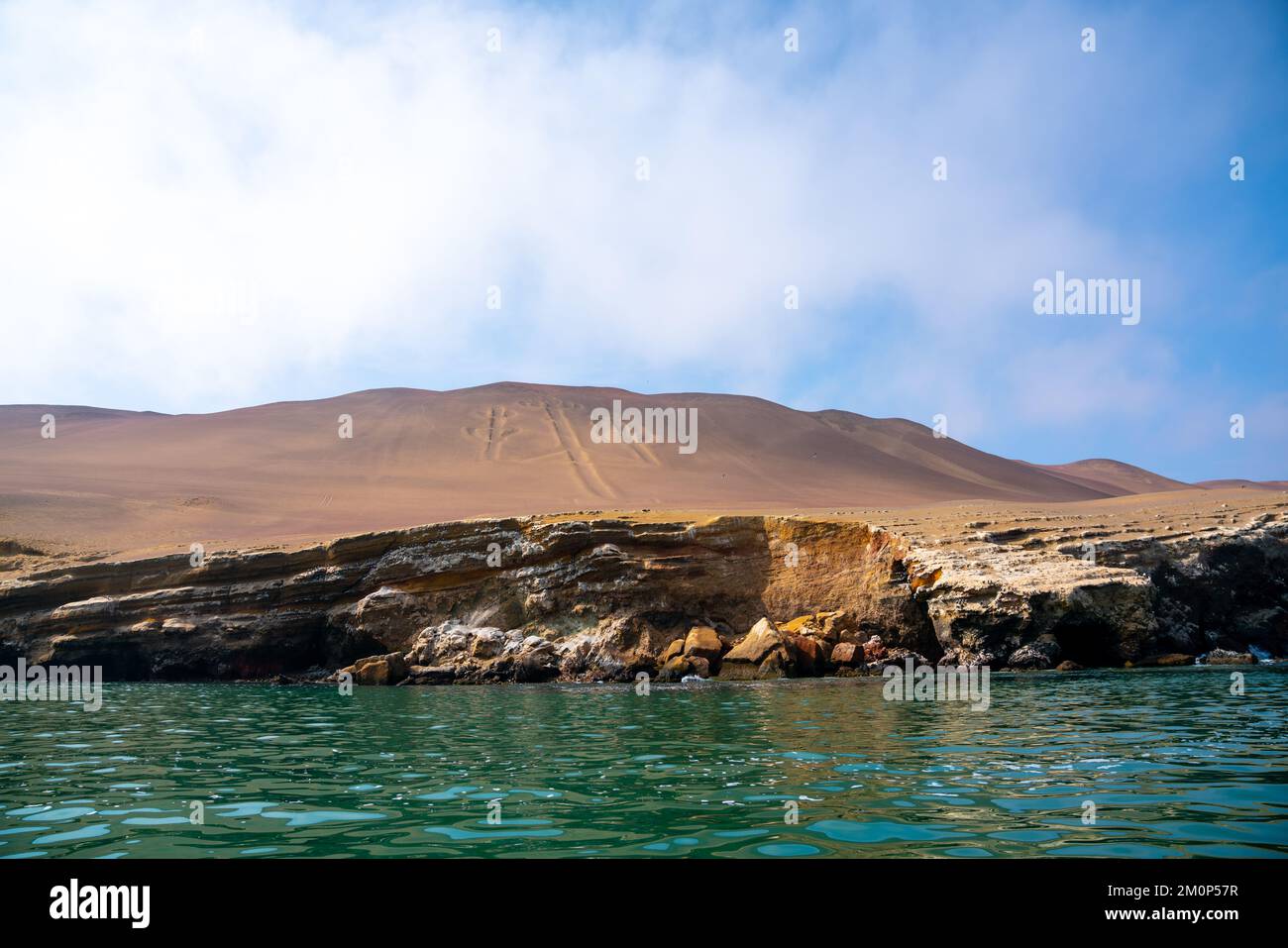 Le Paracas Candelabra, un célèbre geoglyphe, sur la côte nord de la ...