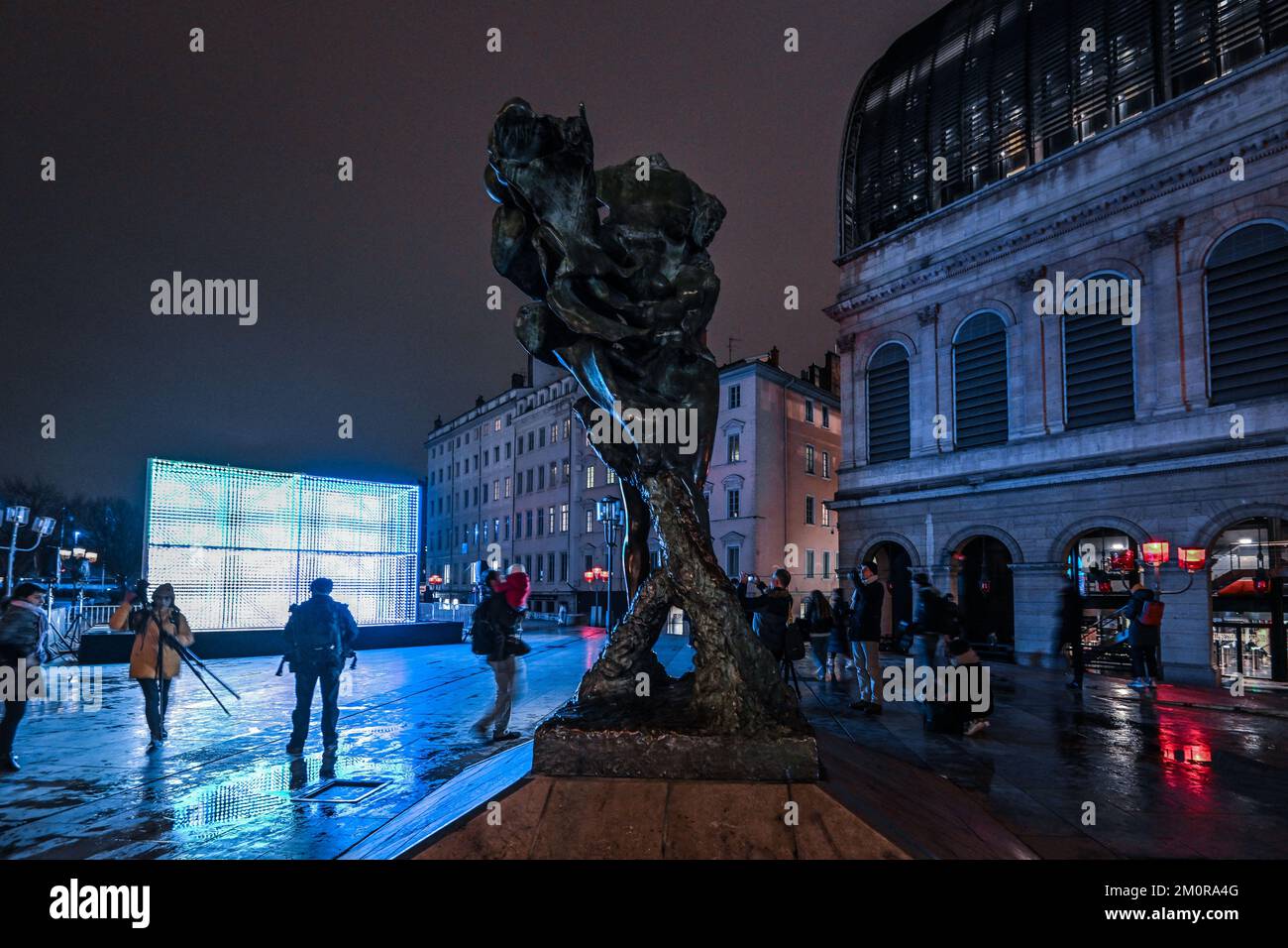 La place de l'Opéra accueille un spectacle de lumière lors de la Fête des Lumières 2022 à Lyon ...