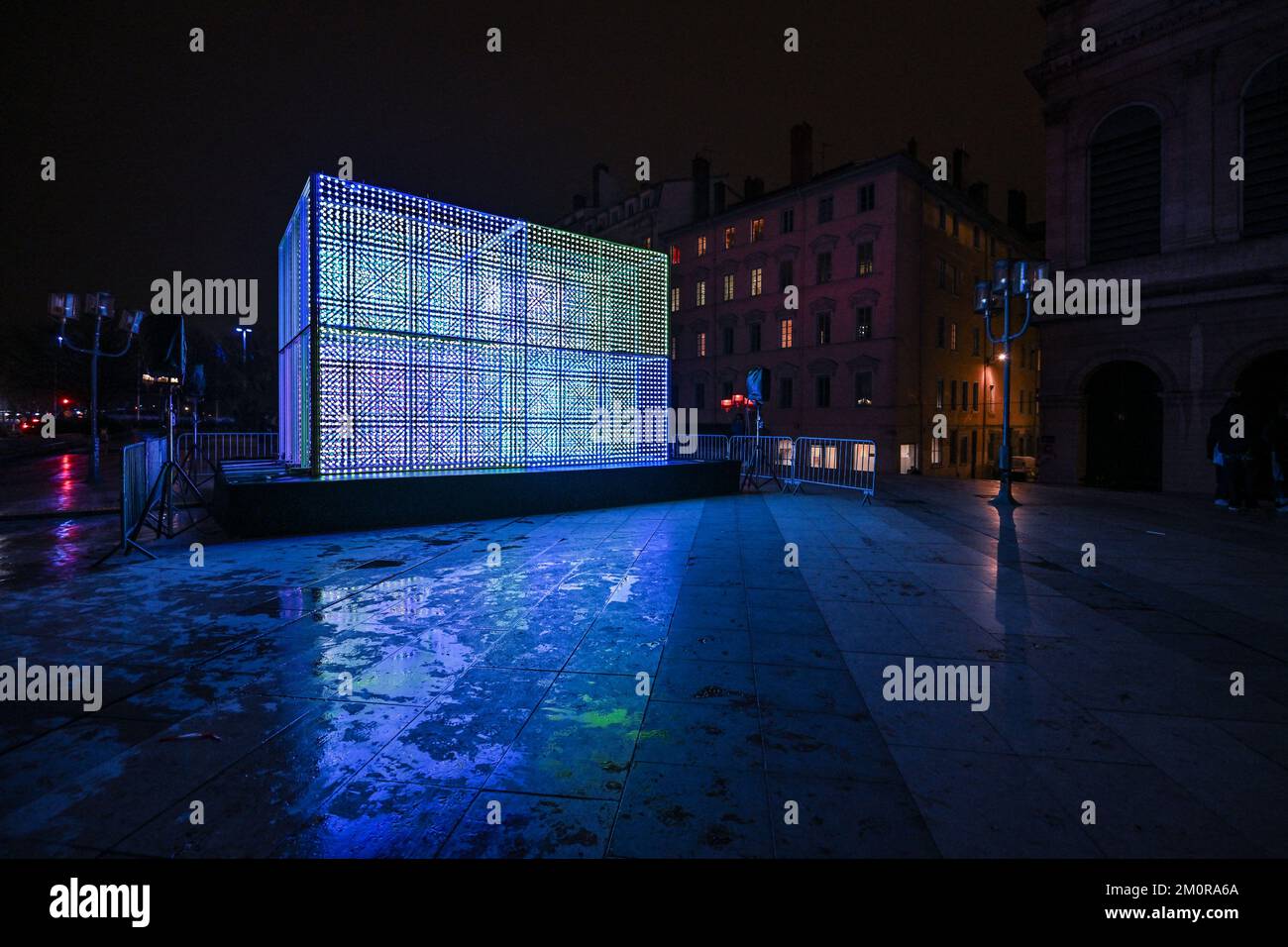 La place de l'Opéra accueille un spectacle de lumière lors de la Fête des Lumières 2022 à Lyon ...