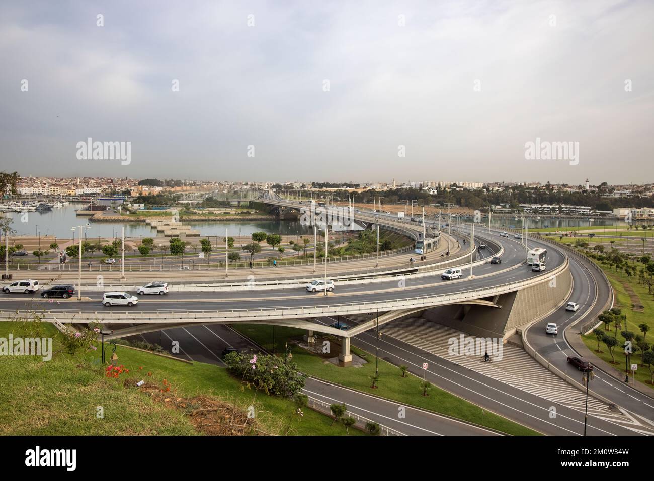 Pont hassan ii Banque de photographies et d’images à haute résolution ...