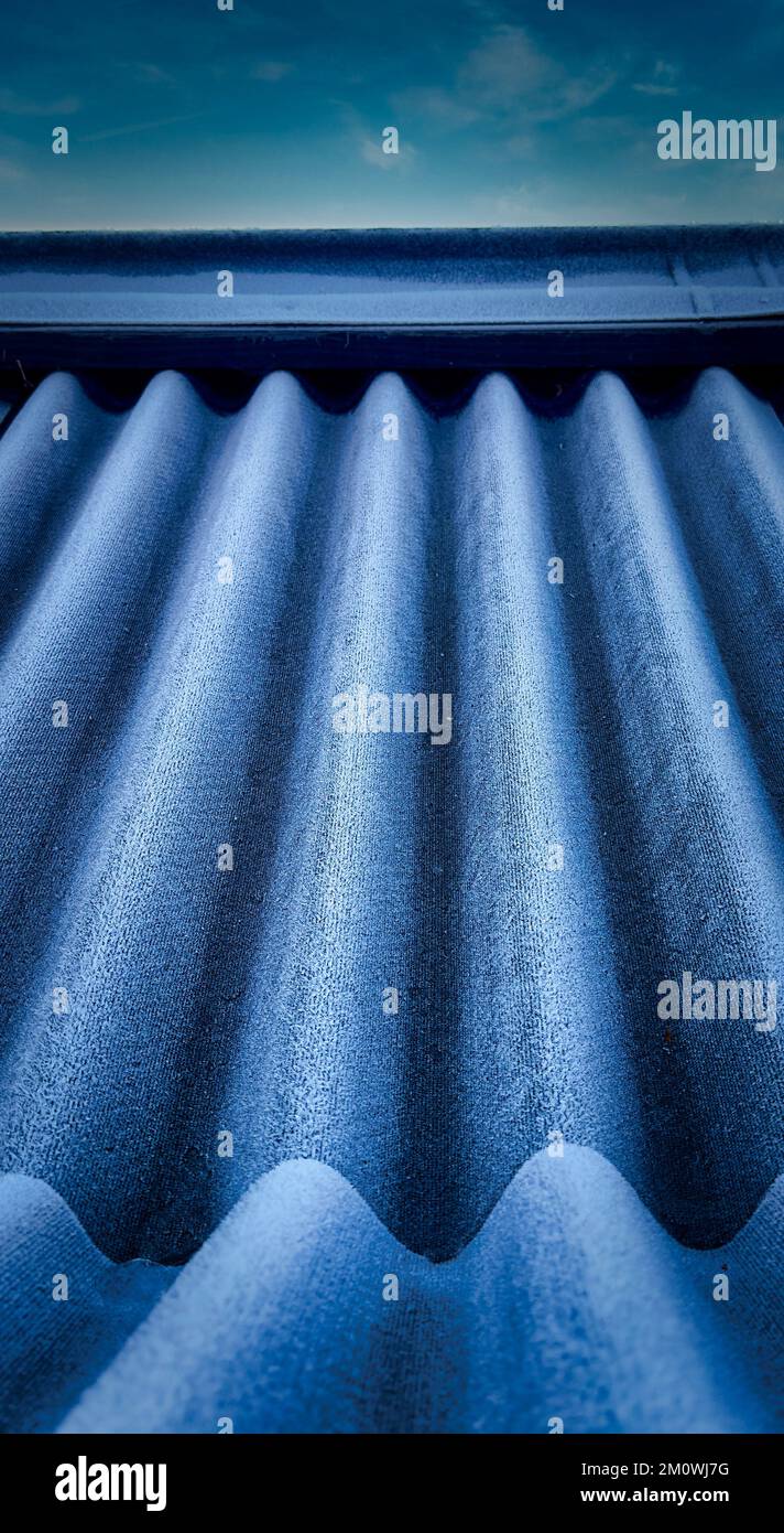 Toit bleu Banque de photographies et d’images à haute résolution - Alamy