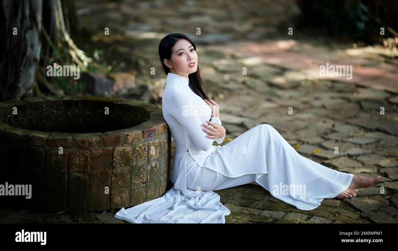 Ho Chi Minh ville, Viet Nam: AO Dai est une robe traditionnelle du ...