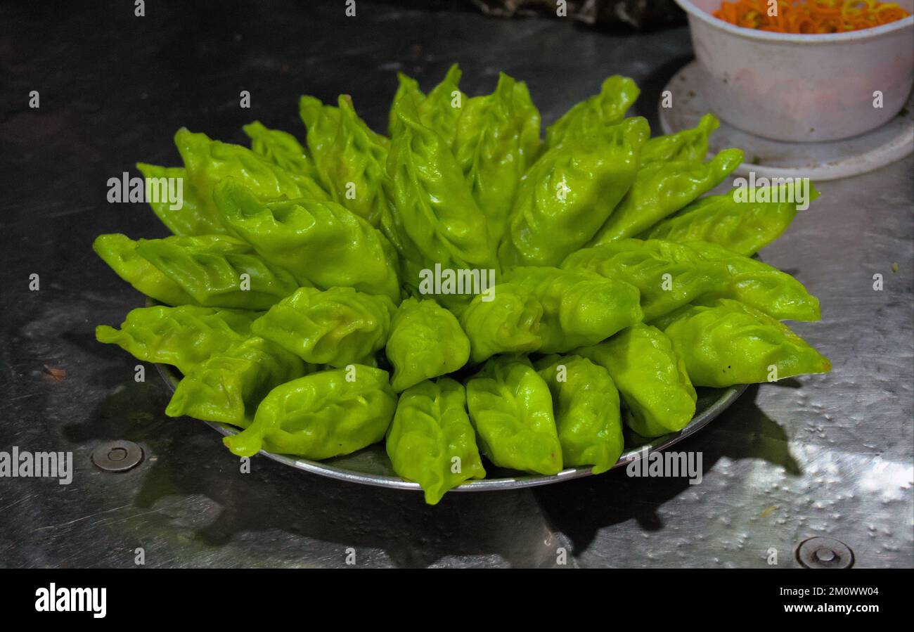 Les Momos verts ou les boulettes appelées 'Gondhoraj Momo' sont des ...
