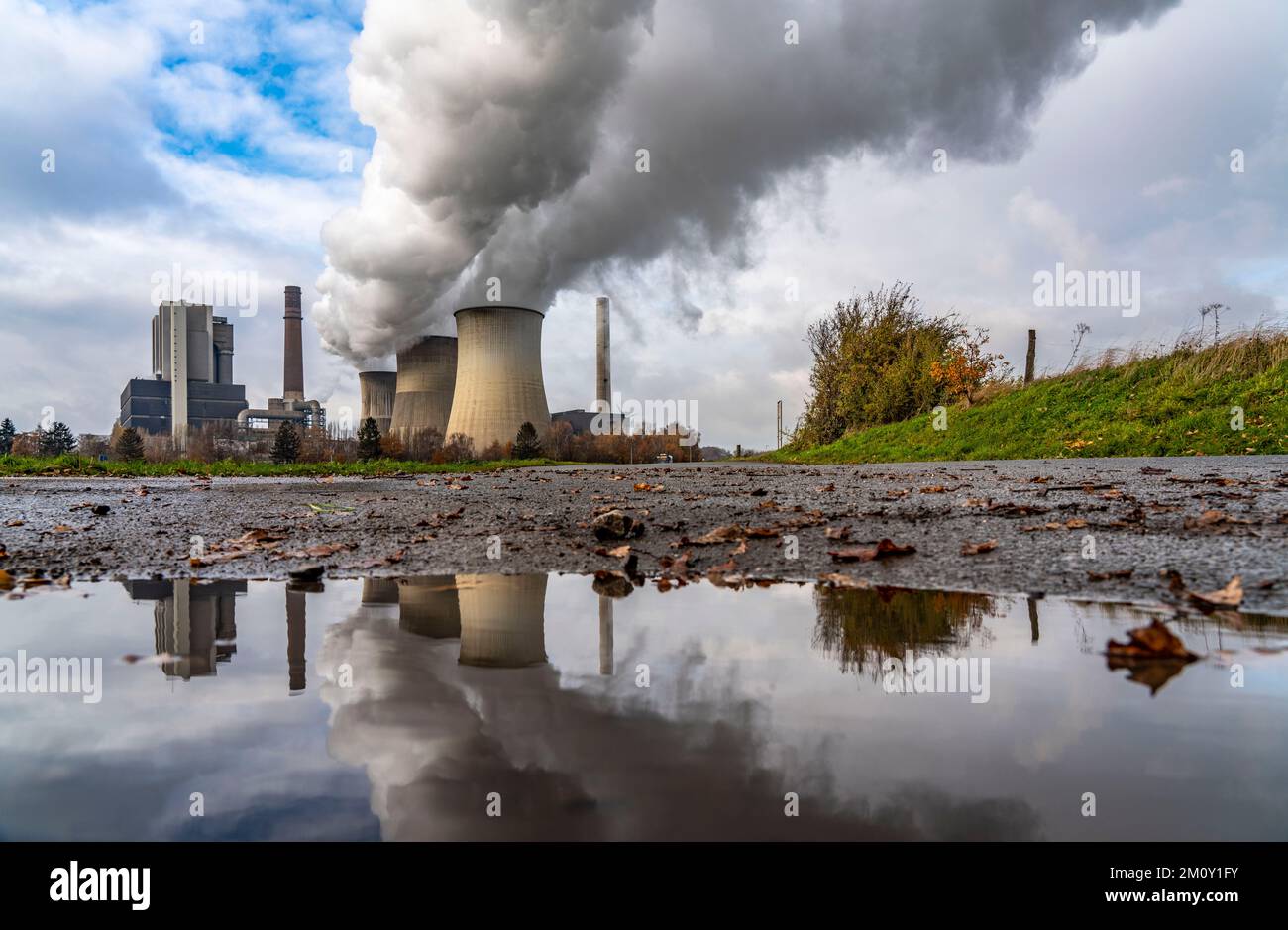 La centrale électrique à lignite de Weisweiler de RWE Power AG, située ...