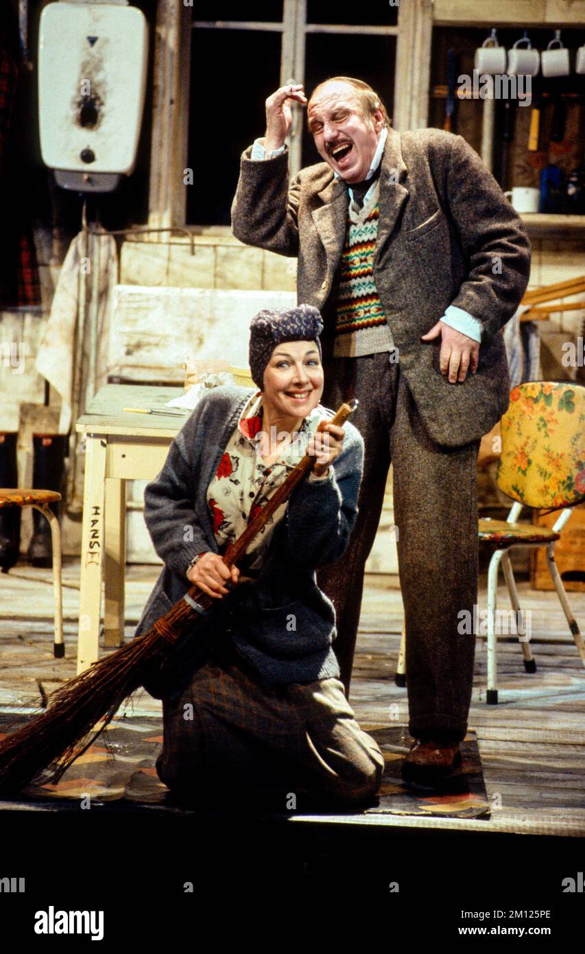 Felicity Palmer (la mère), Norman Bailey (le Père) dans HANSEL ET ...