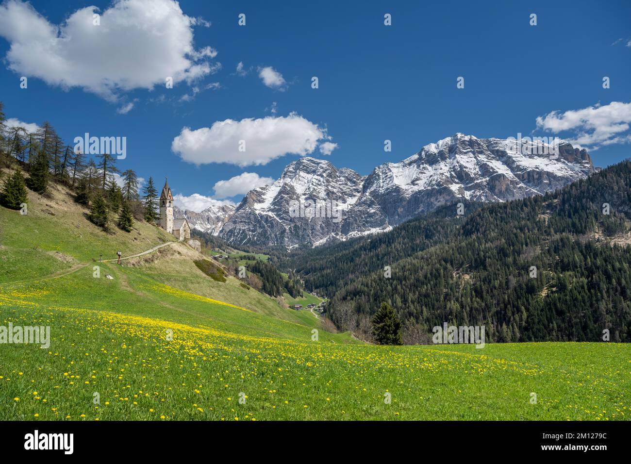 Wengen, haute abbaye, province de Bolzano, Tyrol du Sud, Italie. La ...