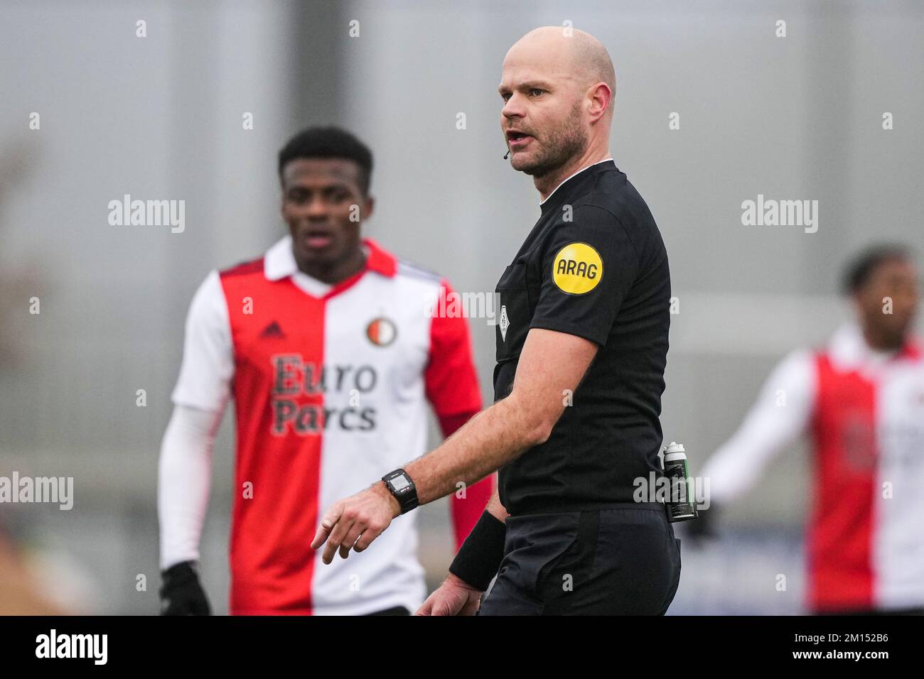 Rotterdam - Referee Rob Dieperink lors du match entre Feyenoord et KV ...