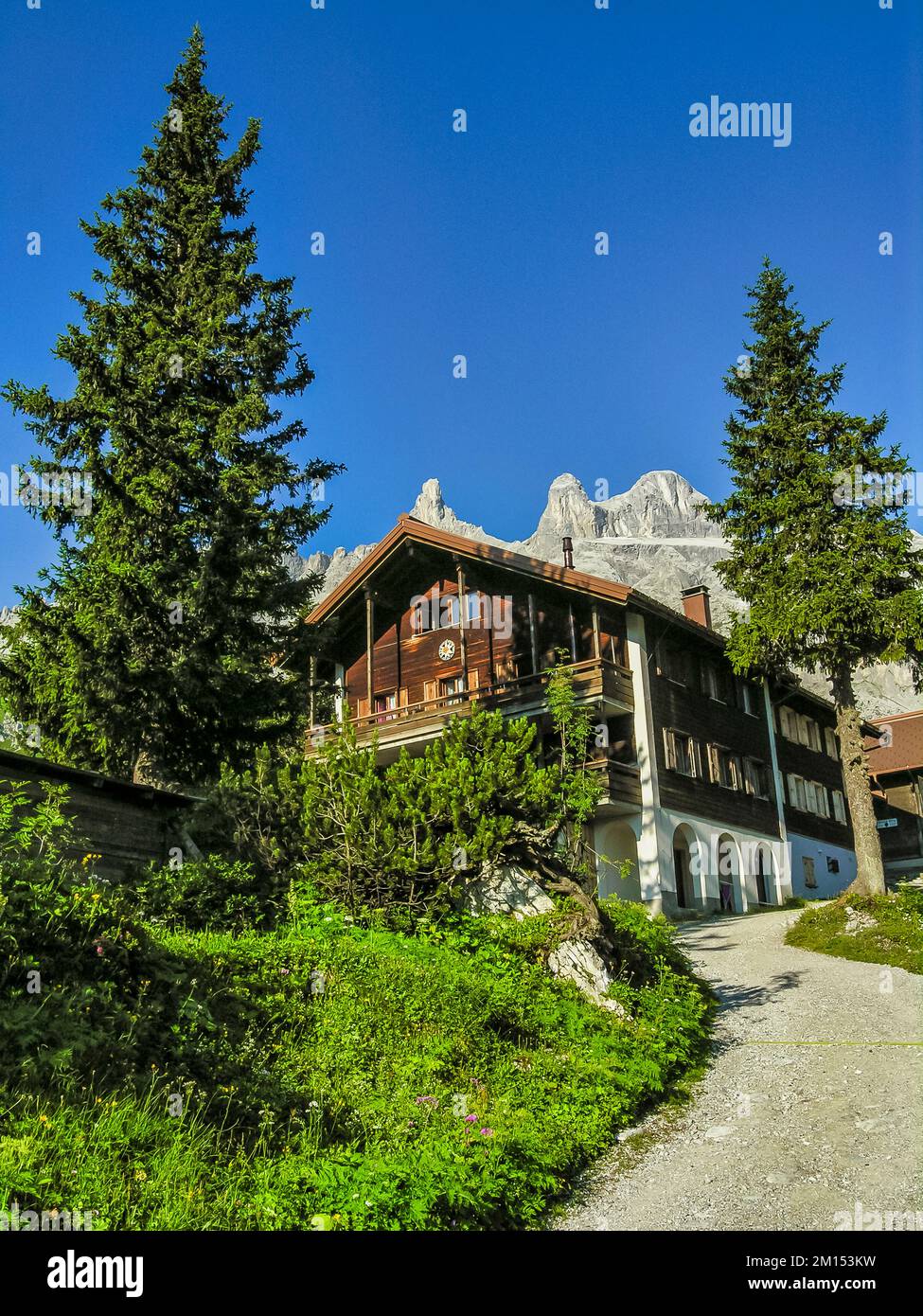 Trekking dans les alpes du ratikon Banque de photographies et d’images ...