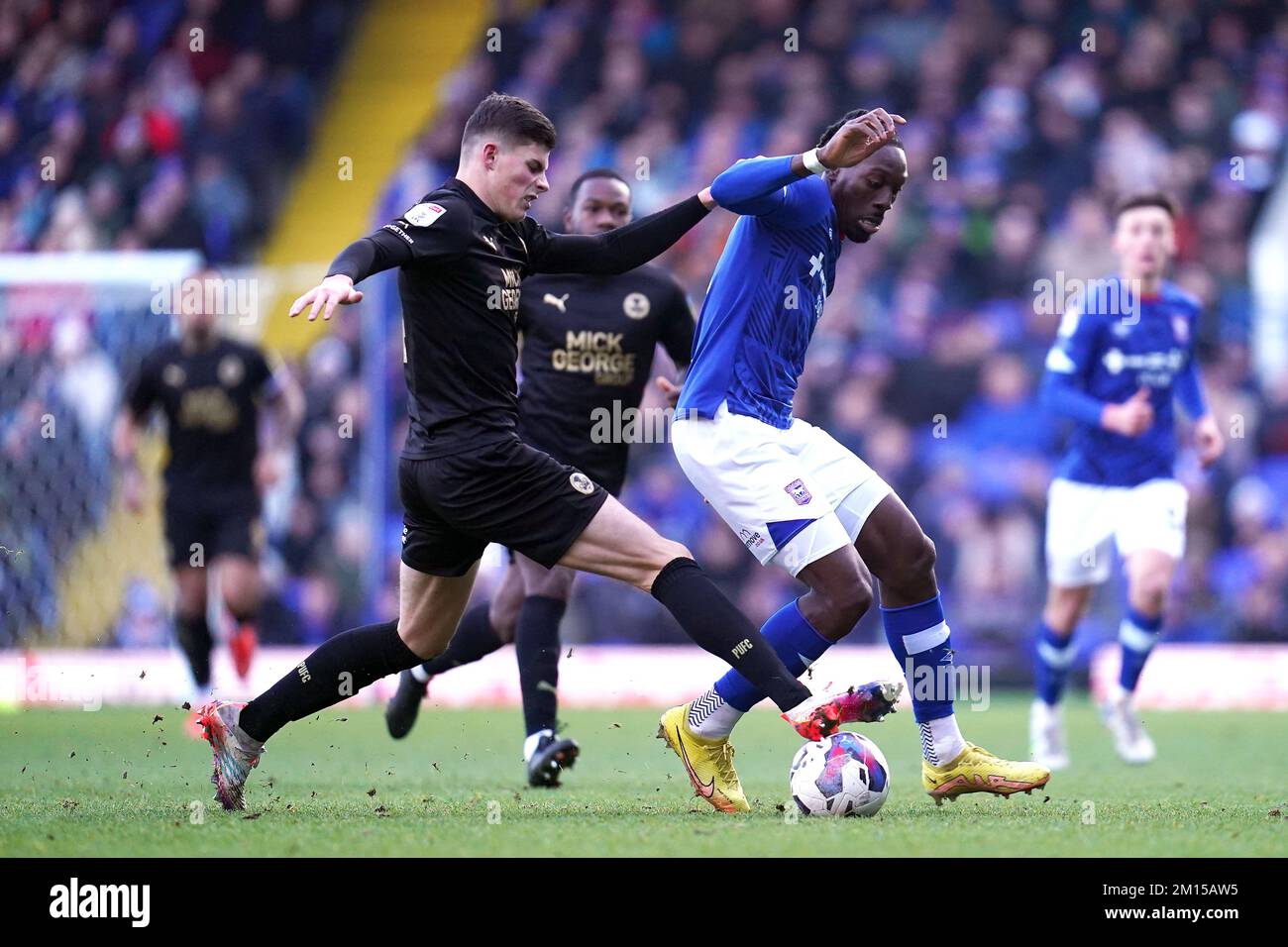 Ronnie Edwards (à gauche) de Peterborough United et Freddie Ladapo d ...