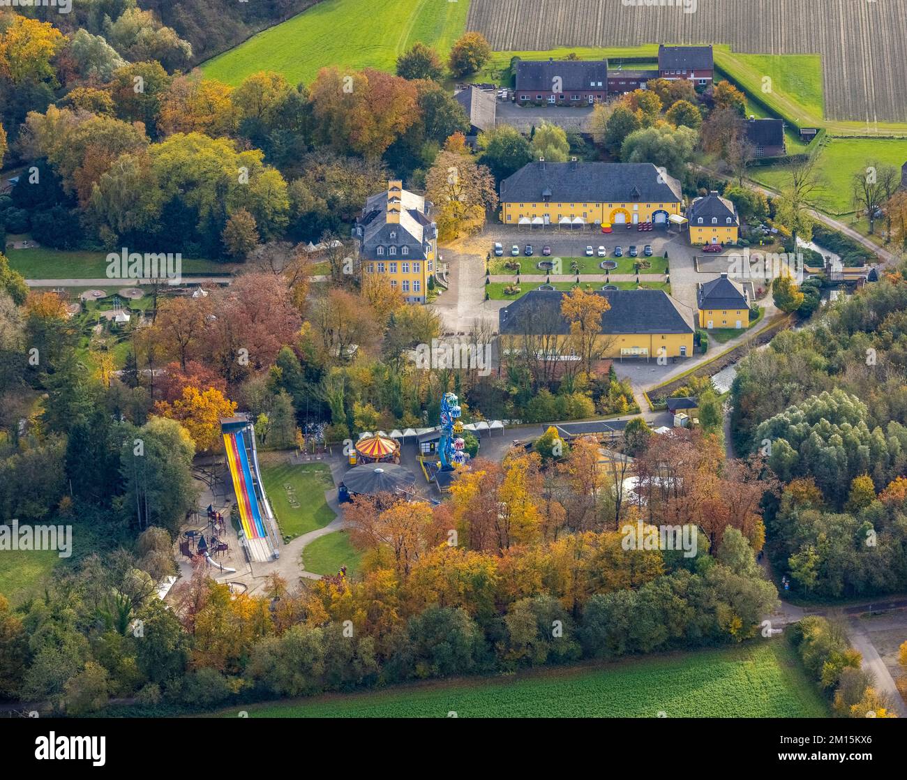 Vue aérienne, parc d'attractions Schloß Beck avec manèges de parc d ...
