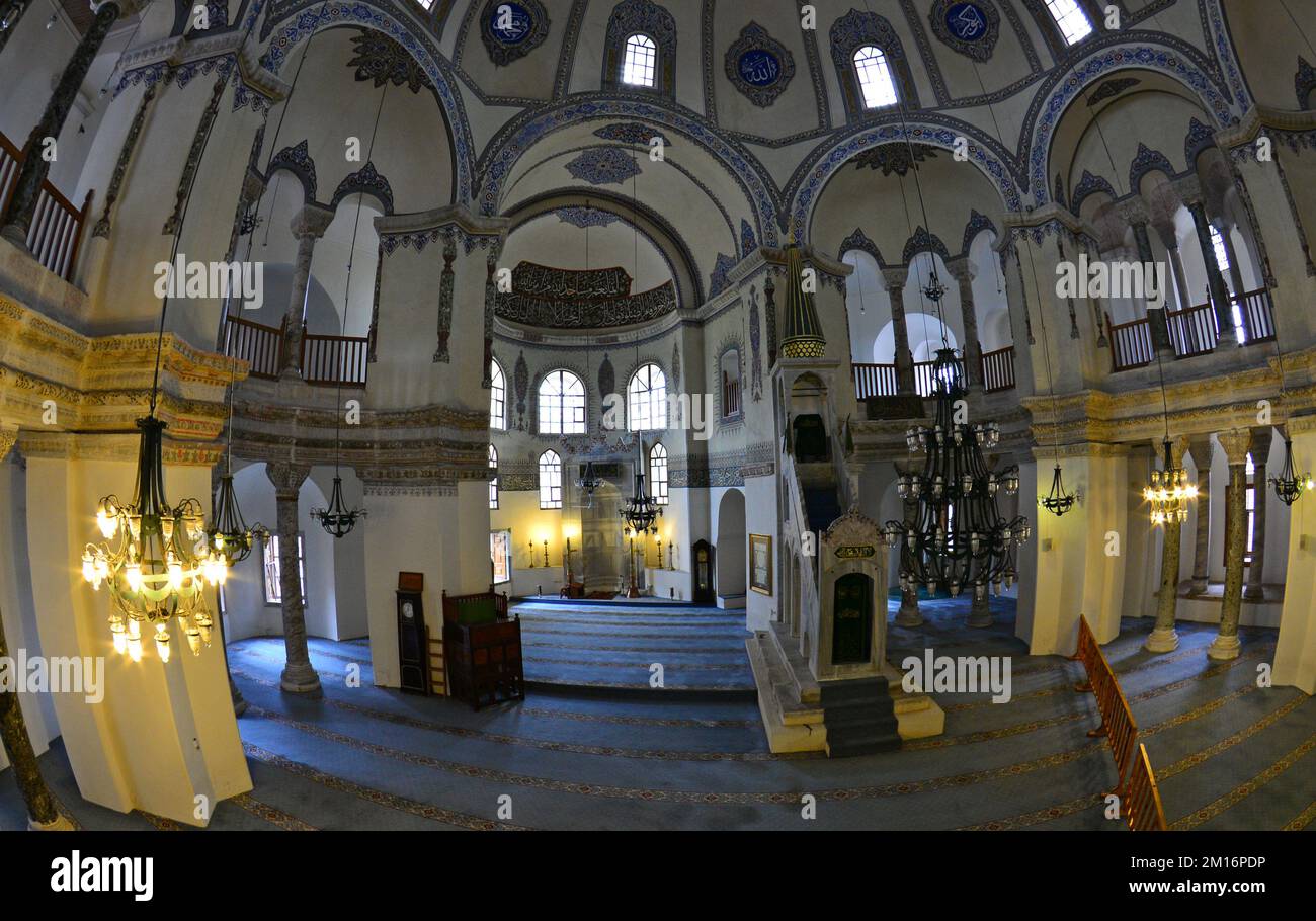 La petite mosquée Sainte-Sophie a été construite comme une église entre ...