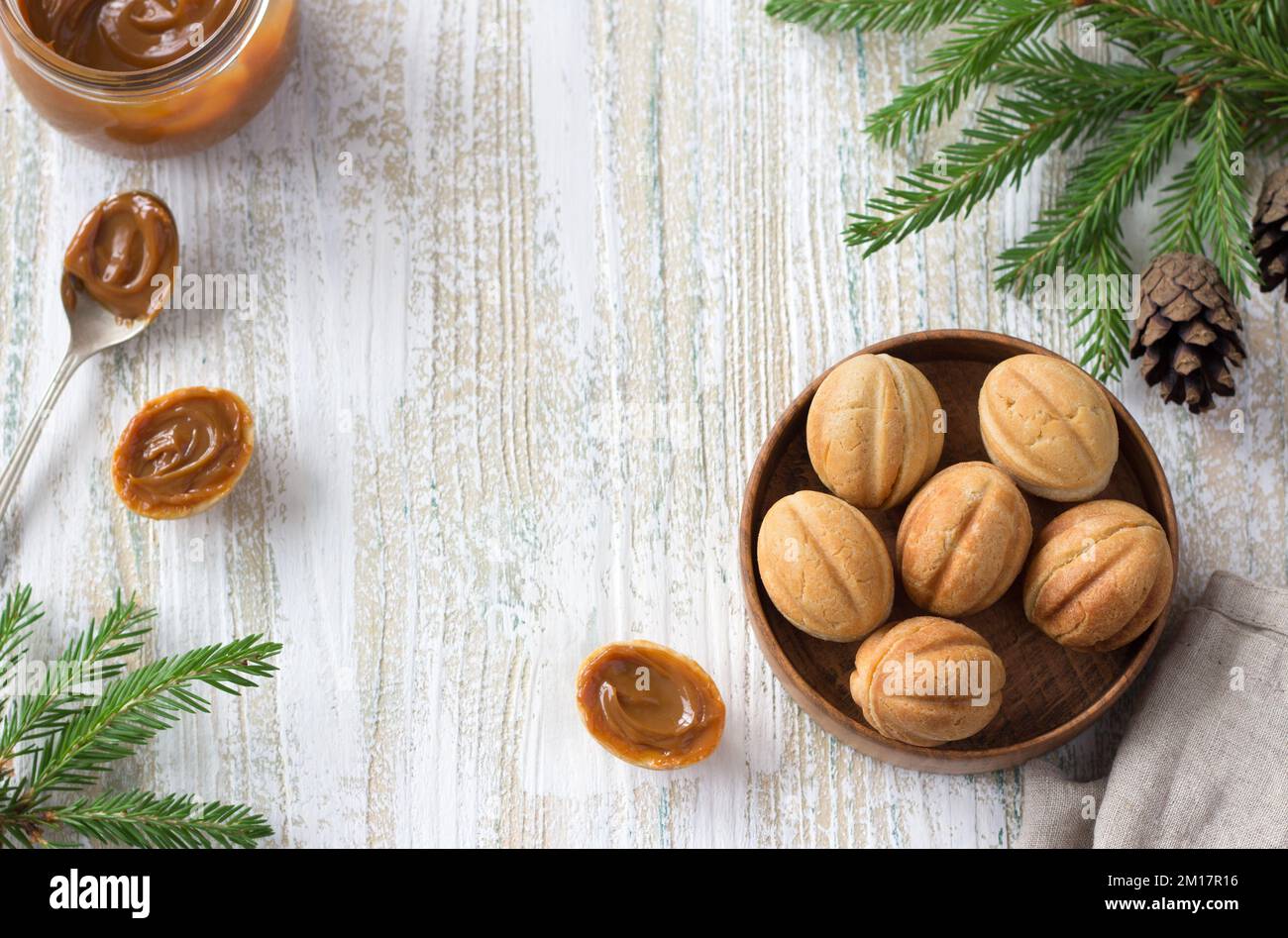 Pâtisseries sucrées traditionnelles russes faites maison, noix de sablé ...
